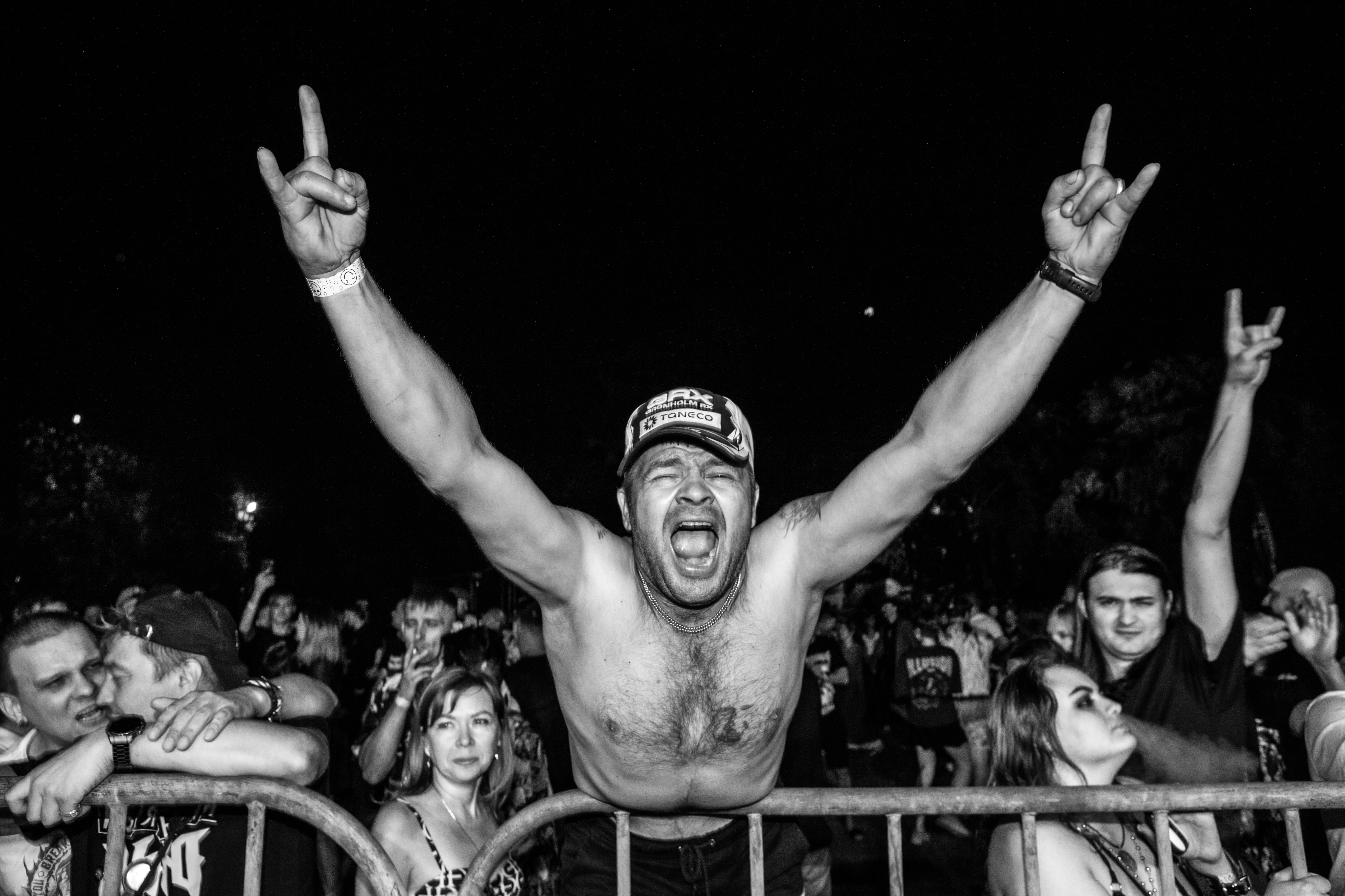 Clamor at the Barrier: A Fan-Dedicated Moment