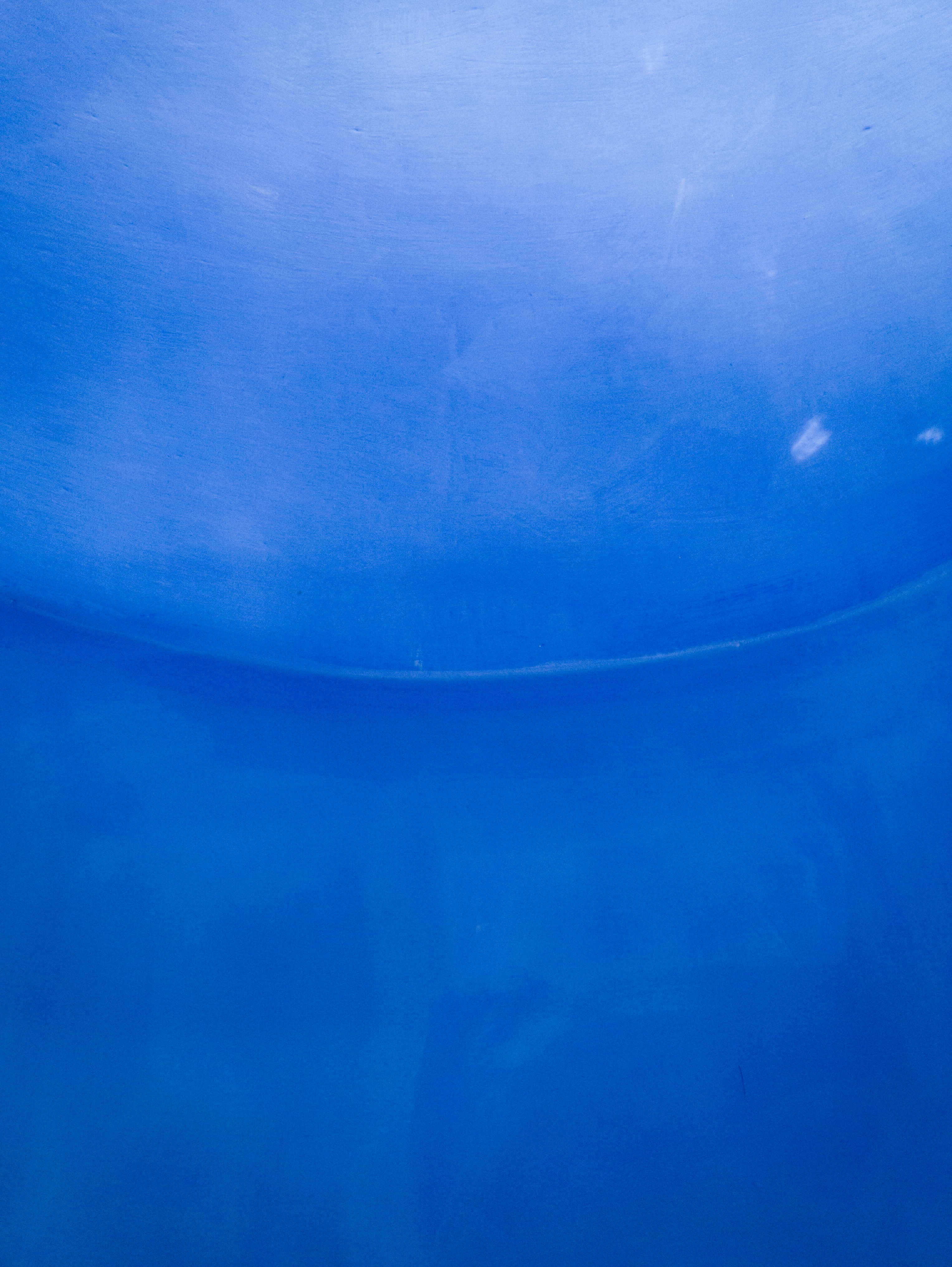 Curved Horizon of Ultramarine