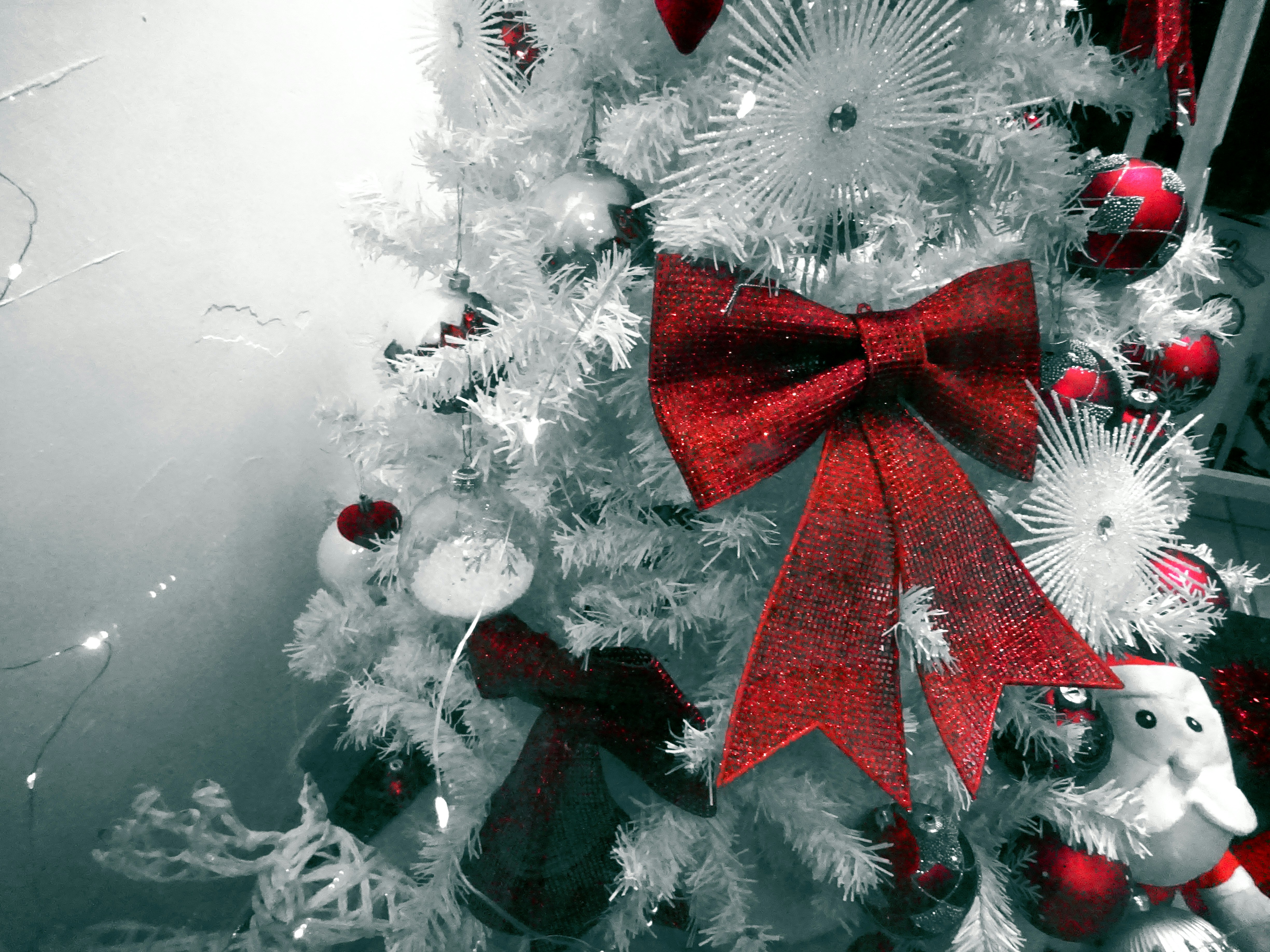 Red Bow Radiance on a Frosted Christmas Tree