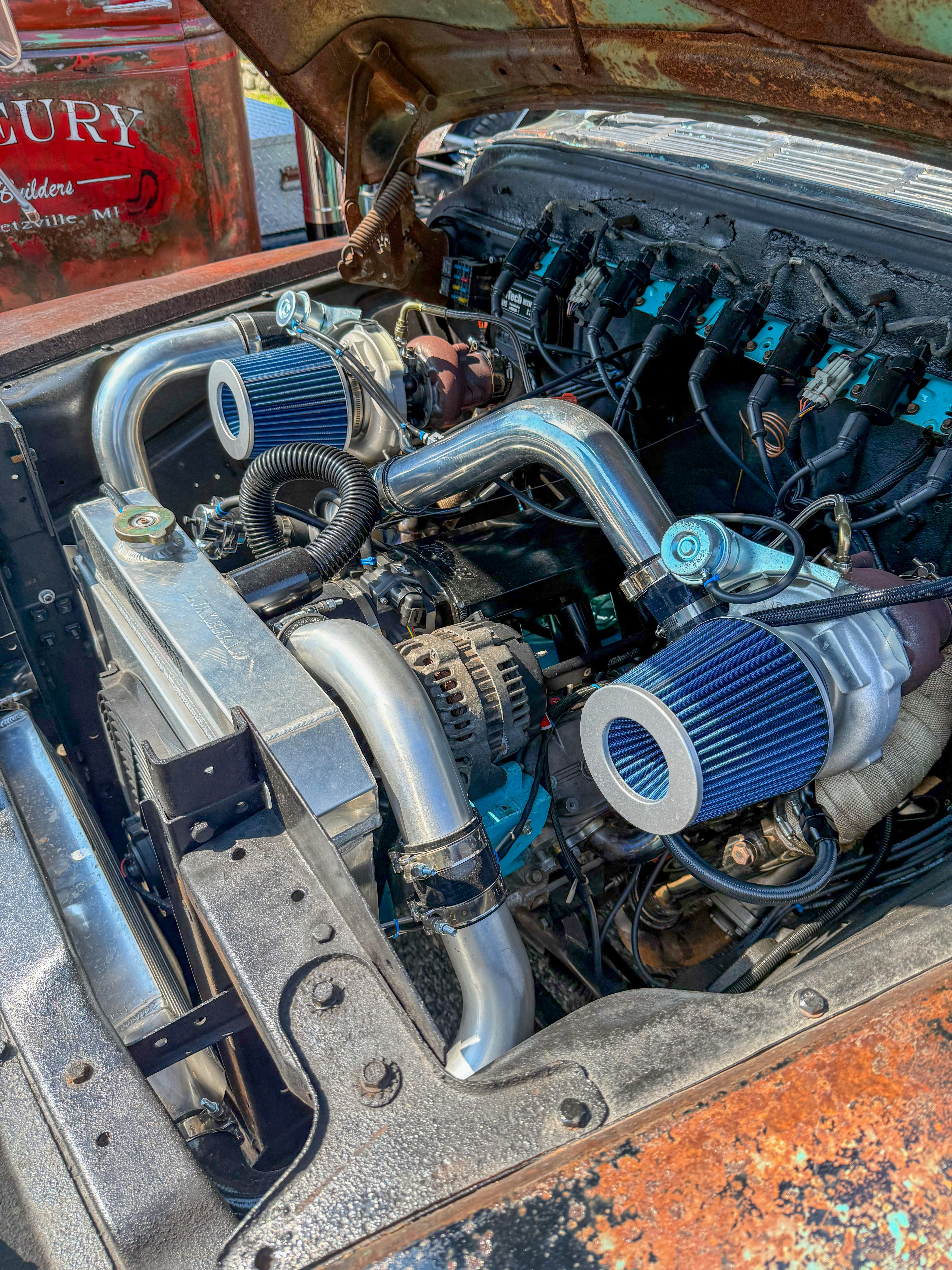 Racing Heart: Dual Induction with Shiny Intake Manifolds