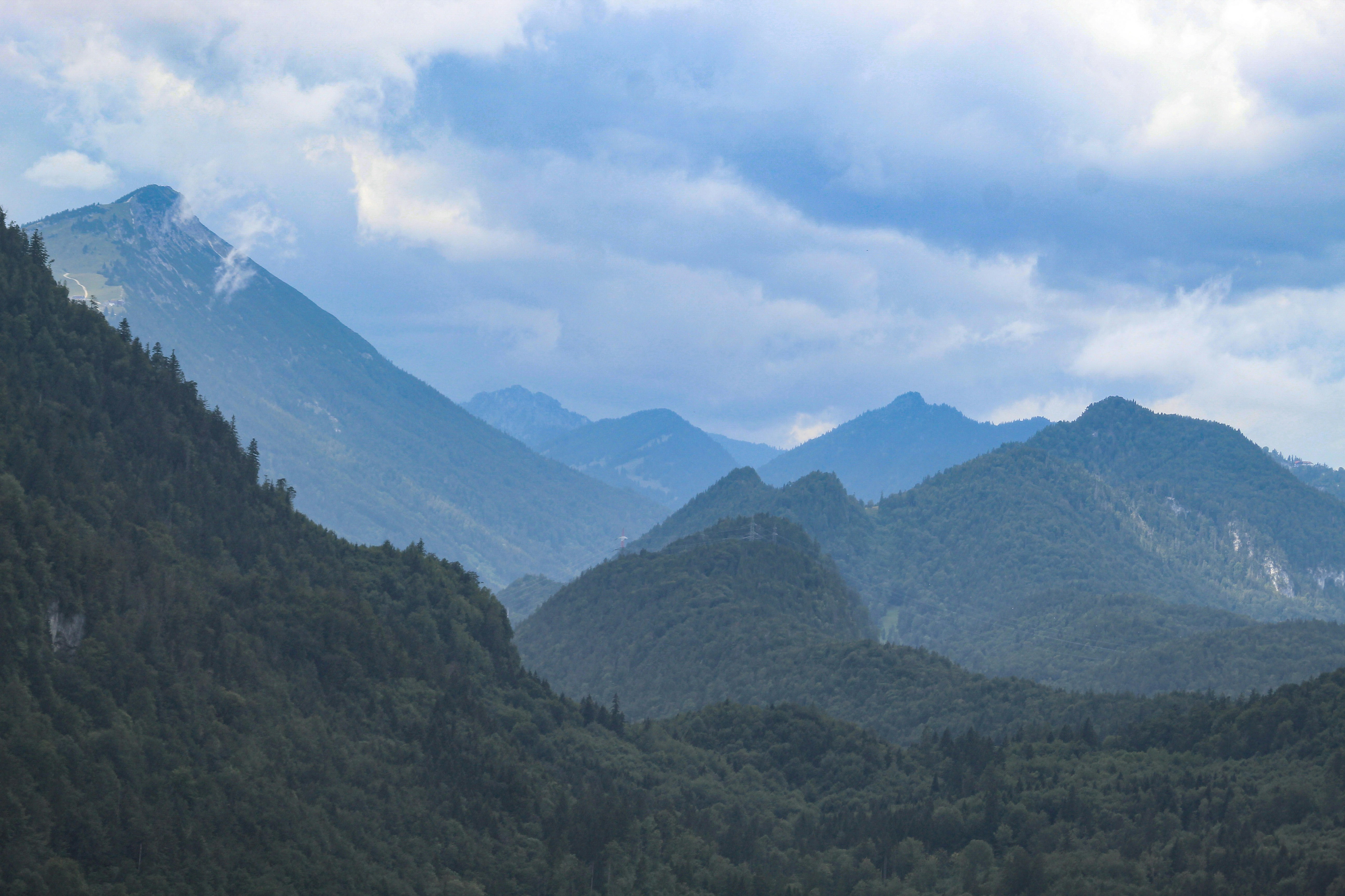 Mist over the Valley: A Quiet Ridge Amidst Blue Ridges