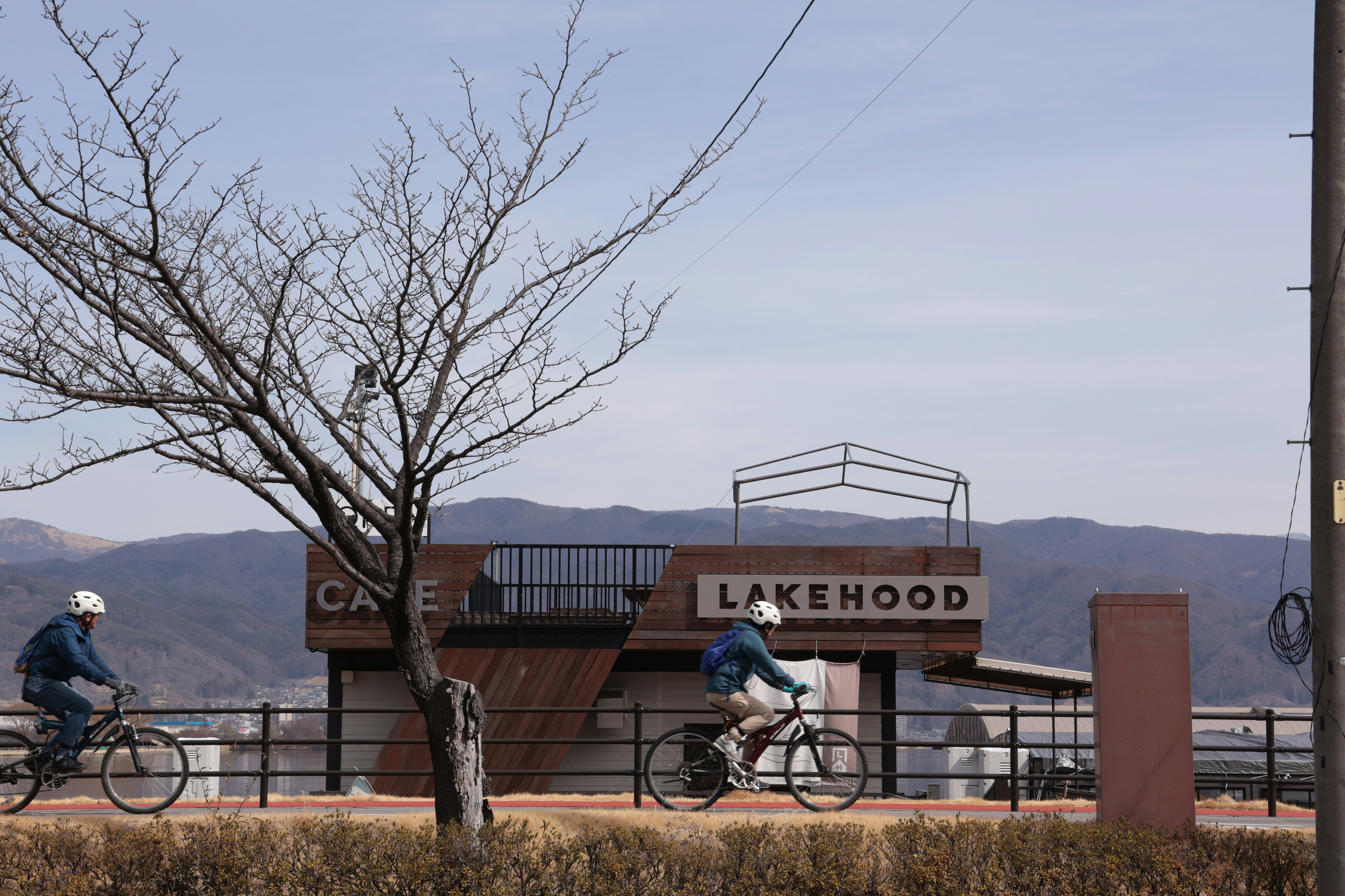 Bike Riders and Lakehood Café at Distant Ridge