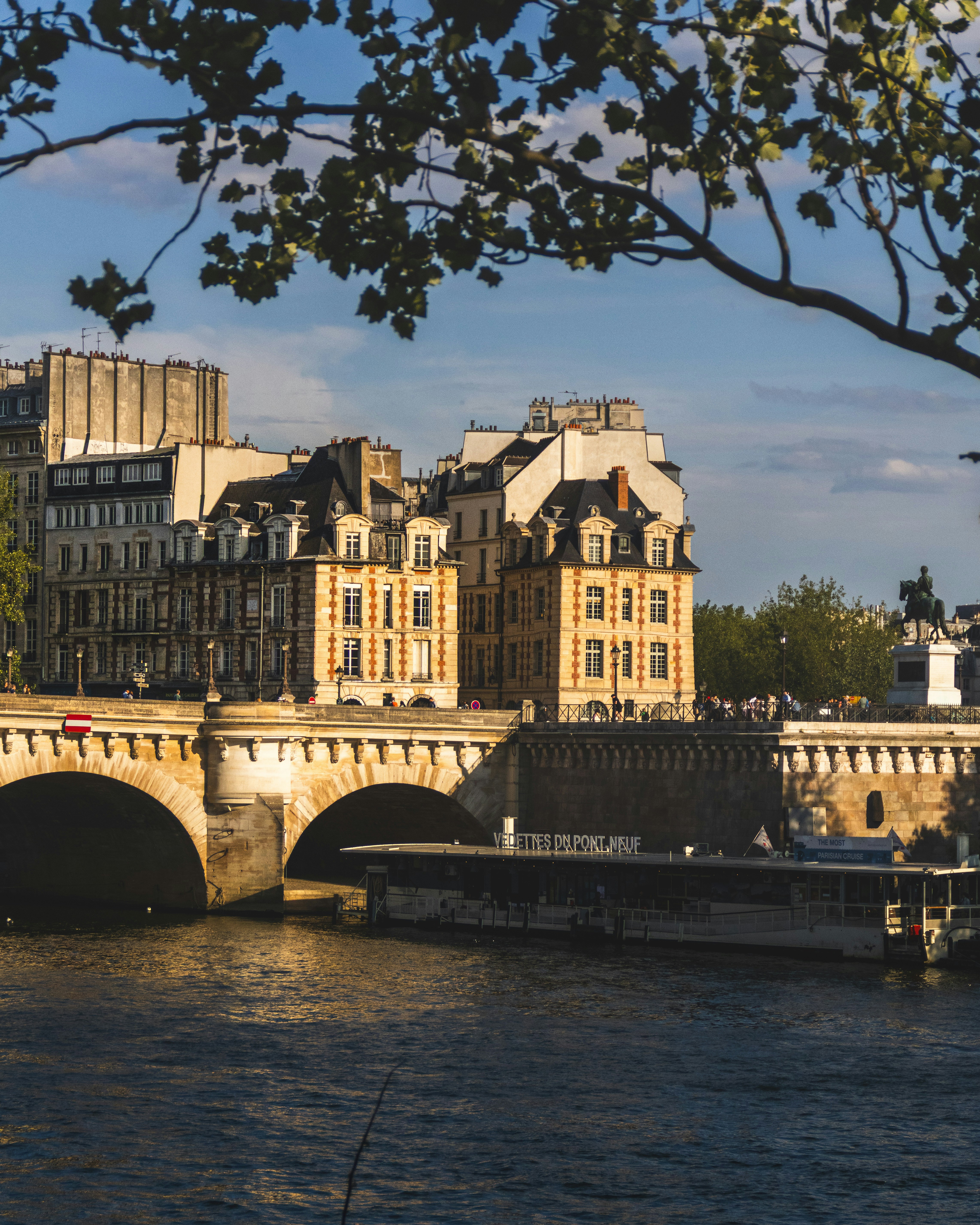 Pont Neuf square, Paris