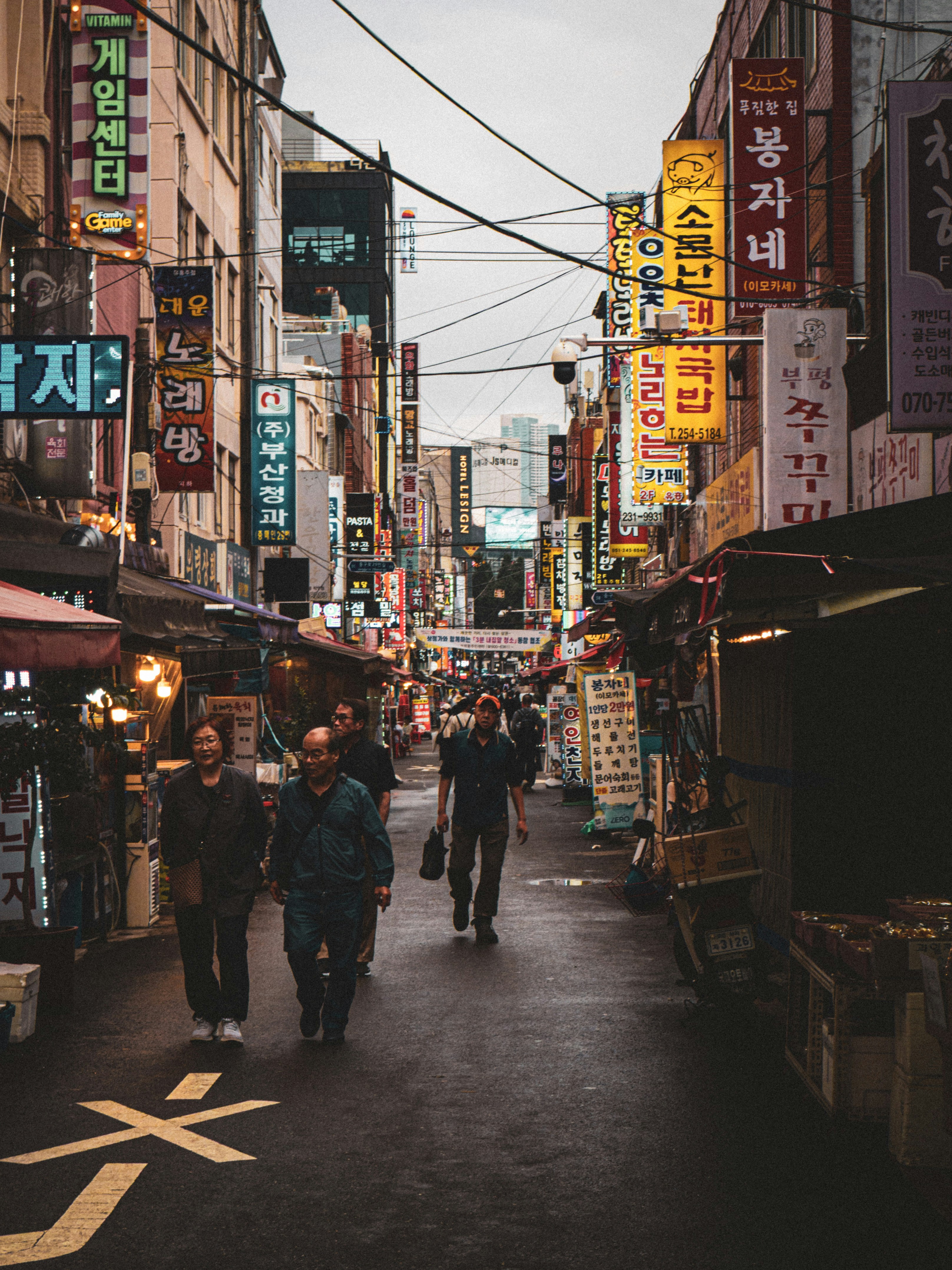 Neon Alley: City Pulse Under Wires