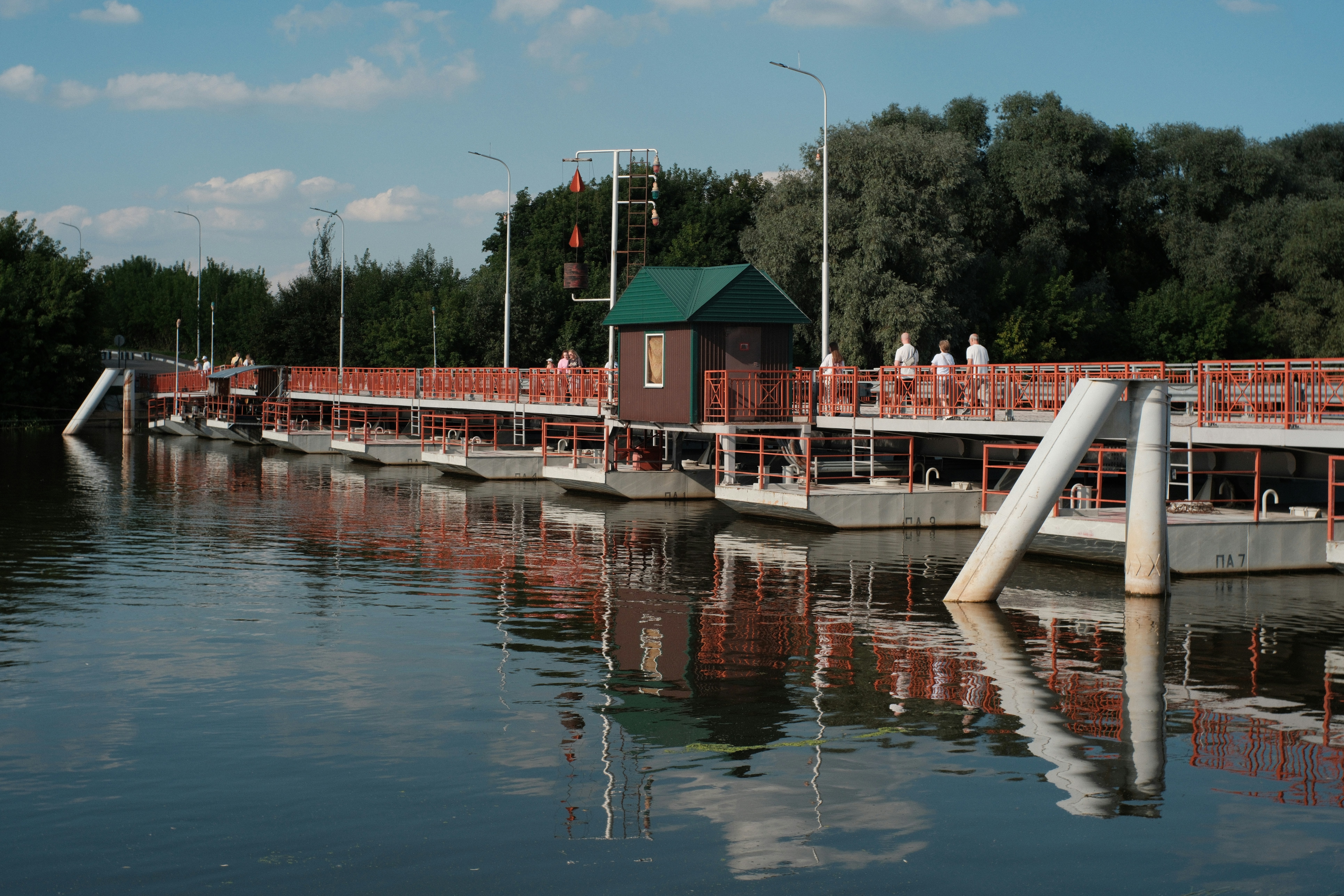 Floating Watefront Walkway: A Calm Riverside Boardwalk