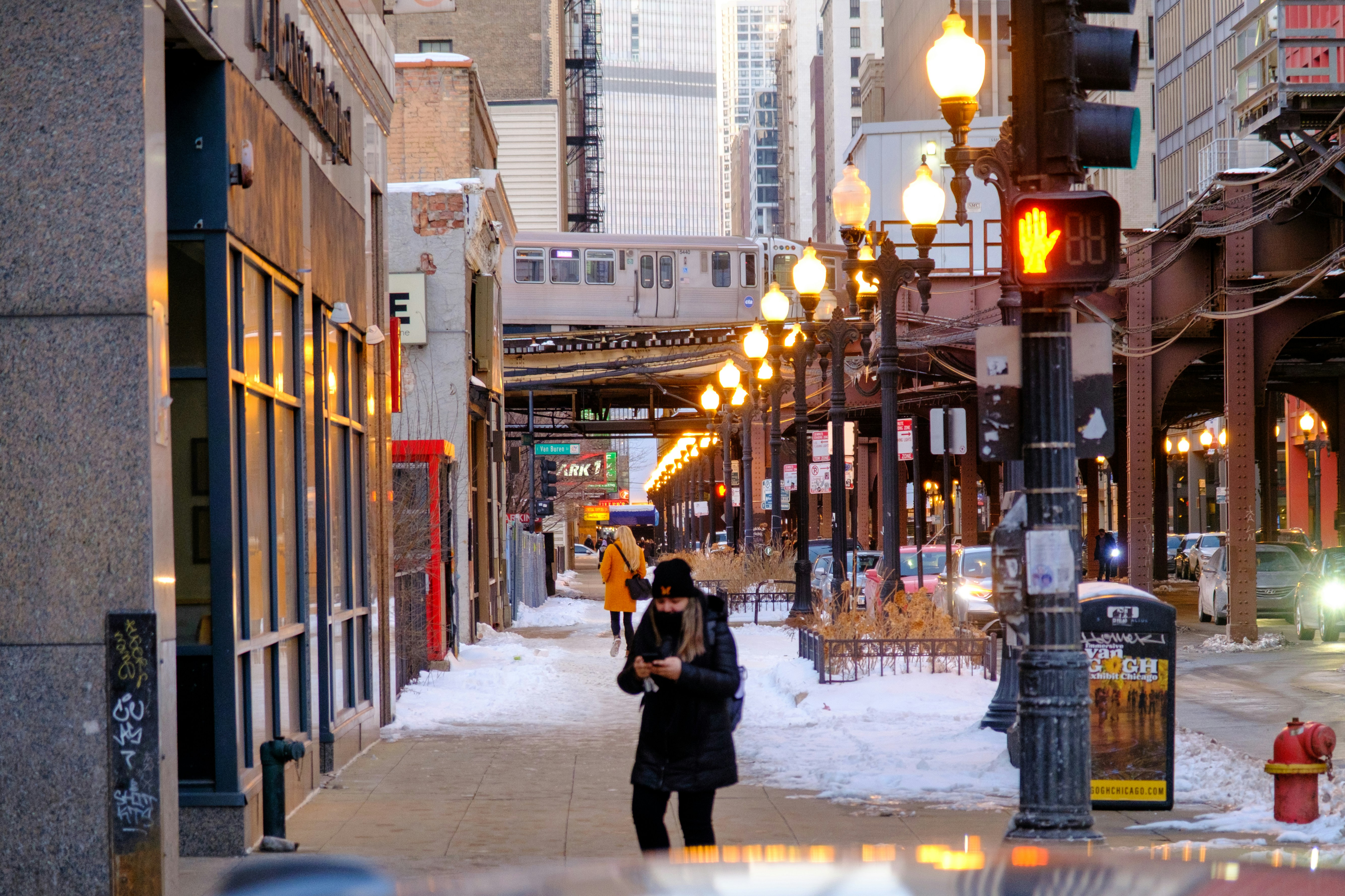 Winter Street Pulse: A City Walk Beneath Warm Lamps