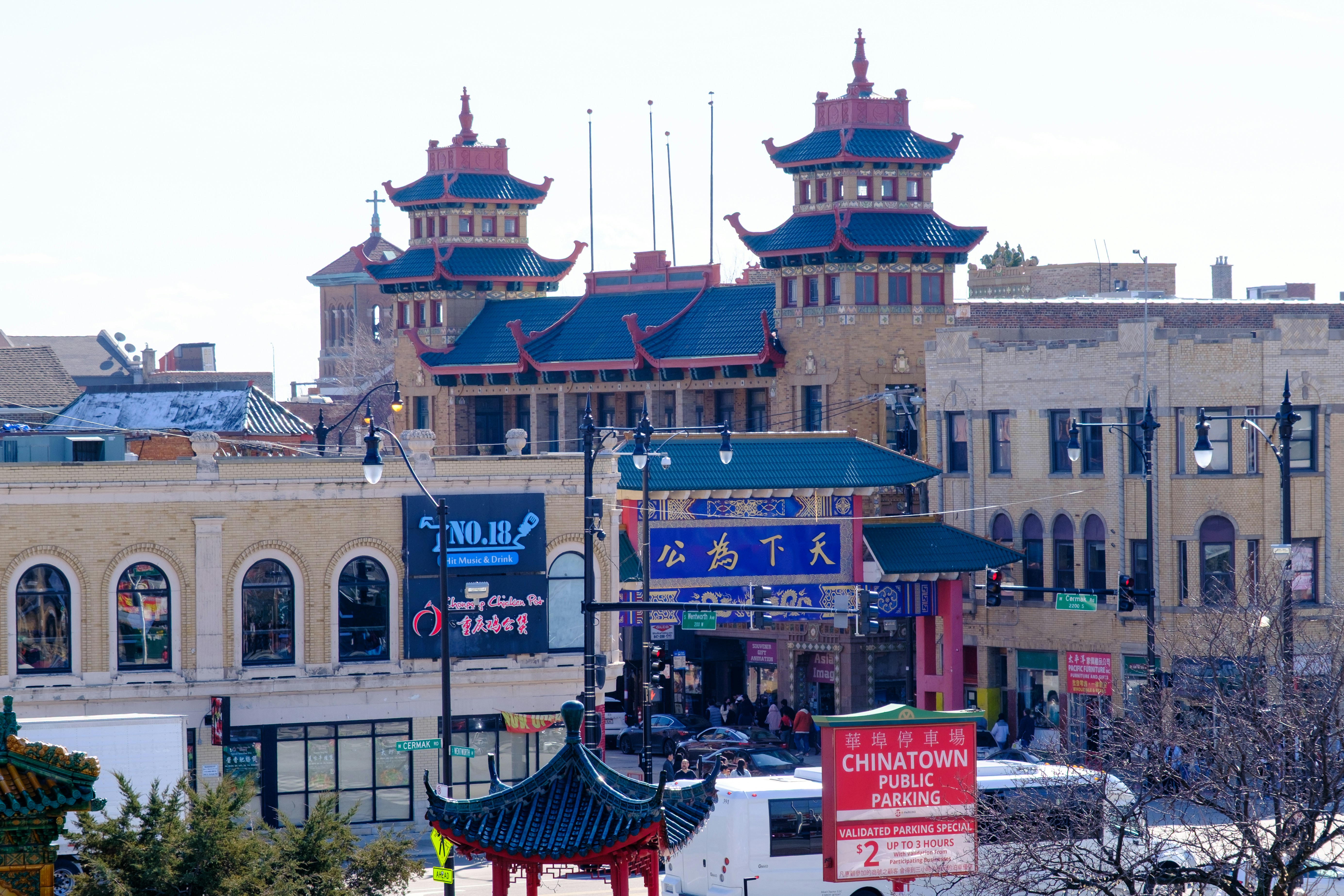 Templefront in Chinatown: A Cityscape of Towers Over a Bustling Street