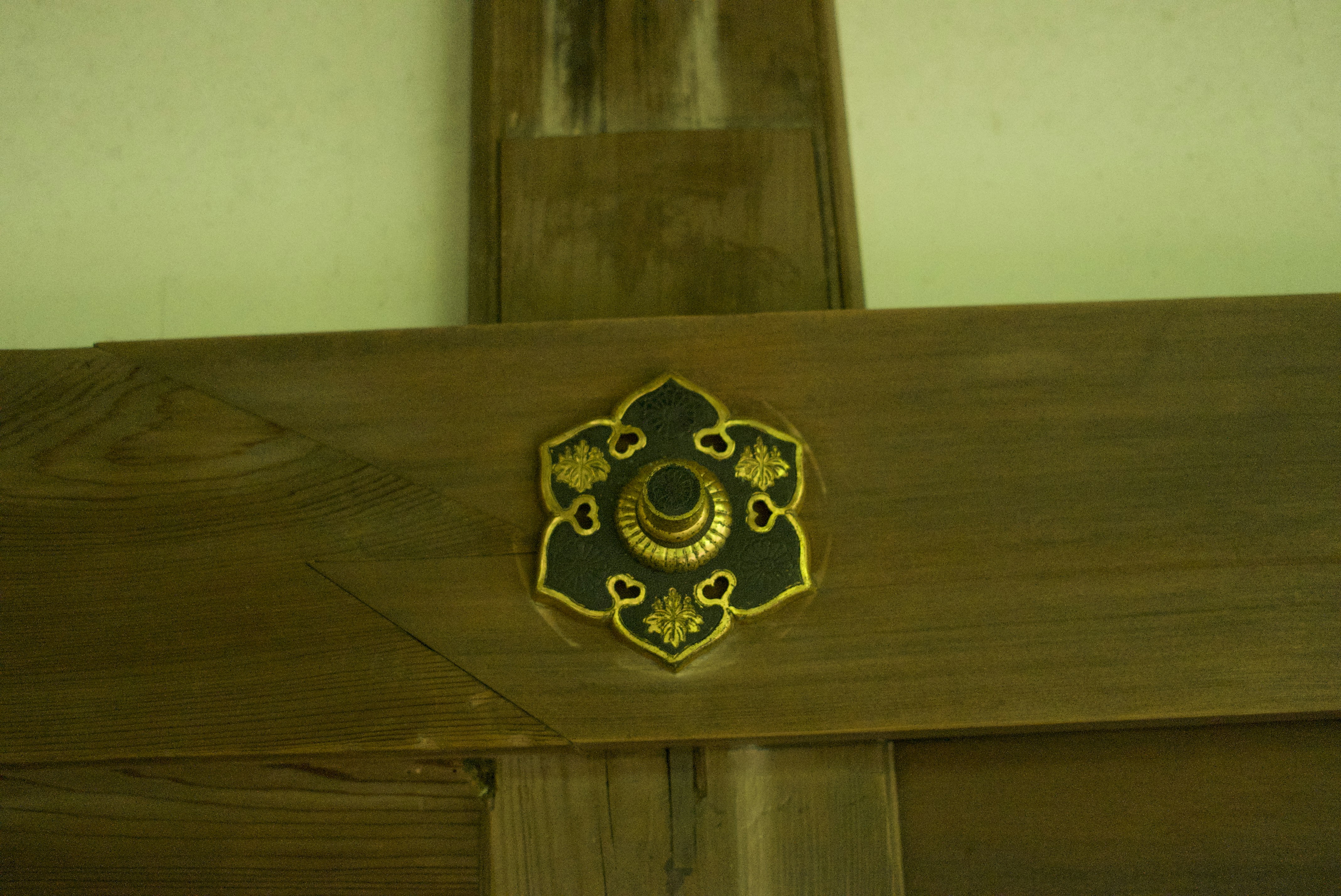 The Timbered Crest: A Close-Up on Carved Hardware