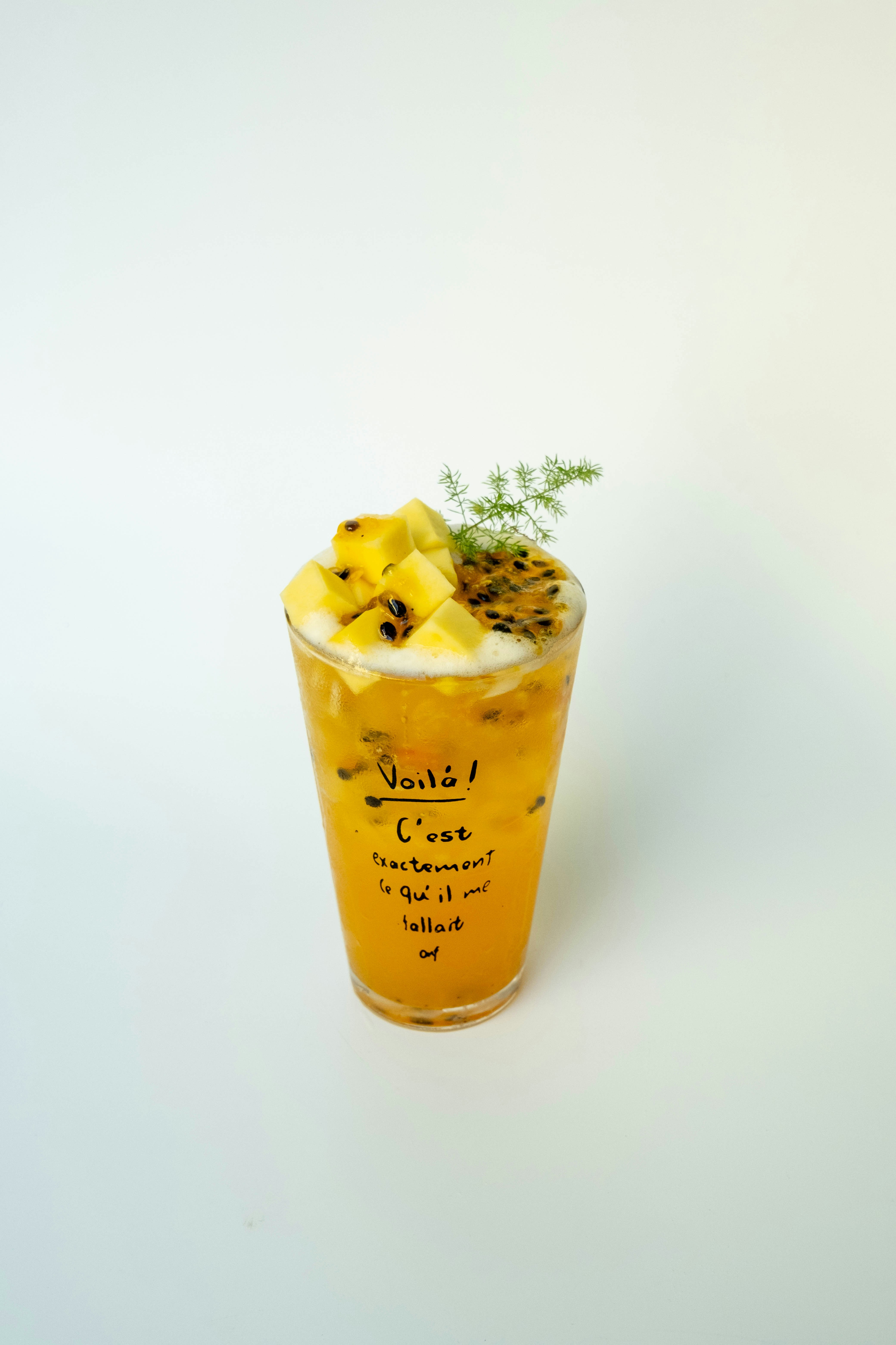 Golden Mango Glow: A Tall Glass of Tropical Cheer