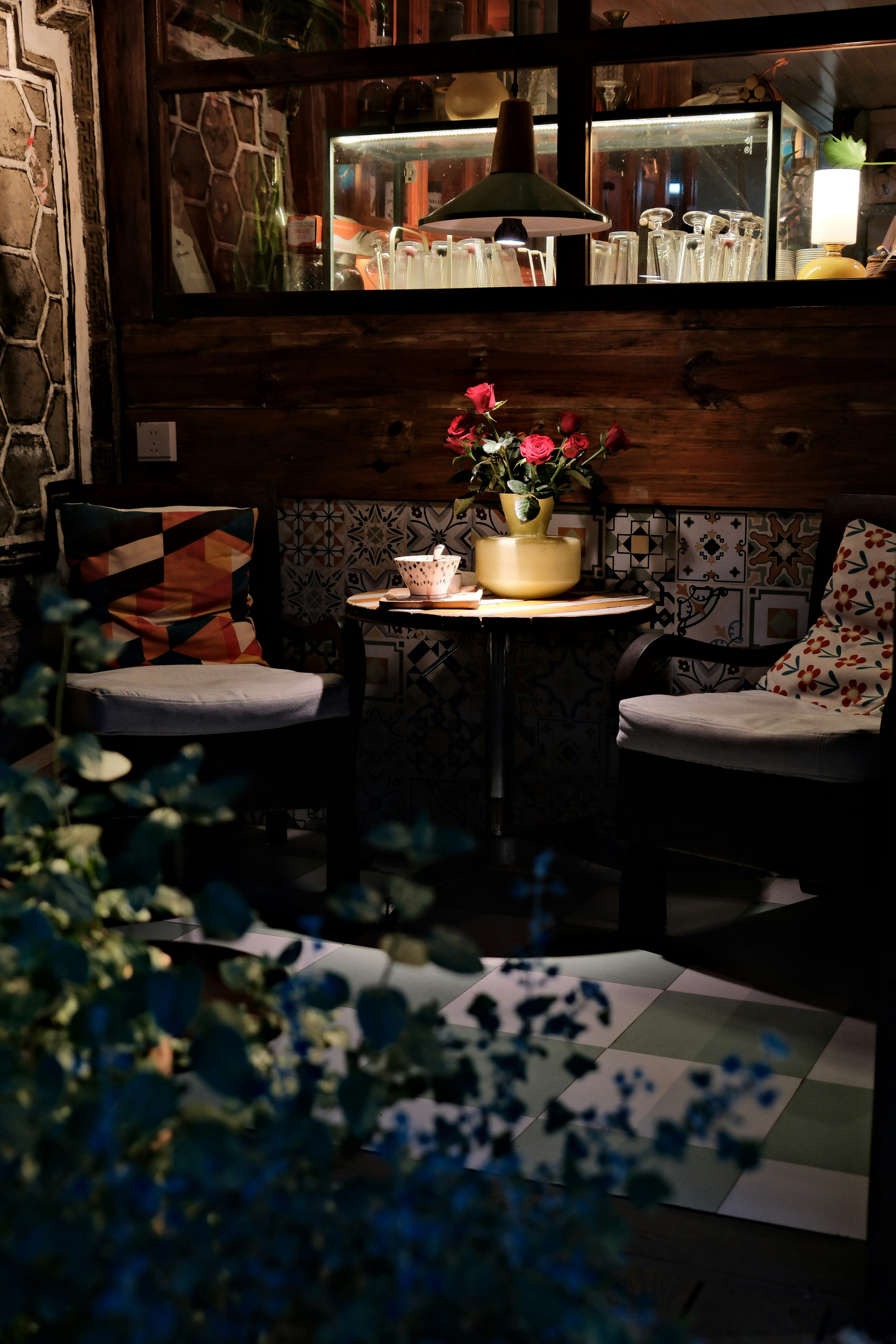 Floral Glow in a Quiet Corner Cafe