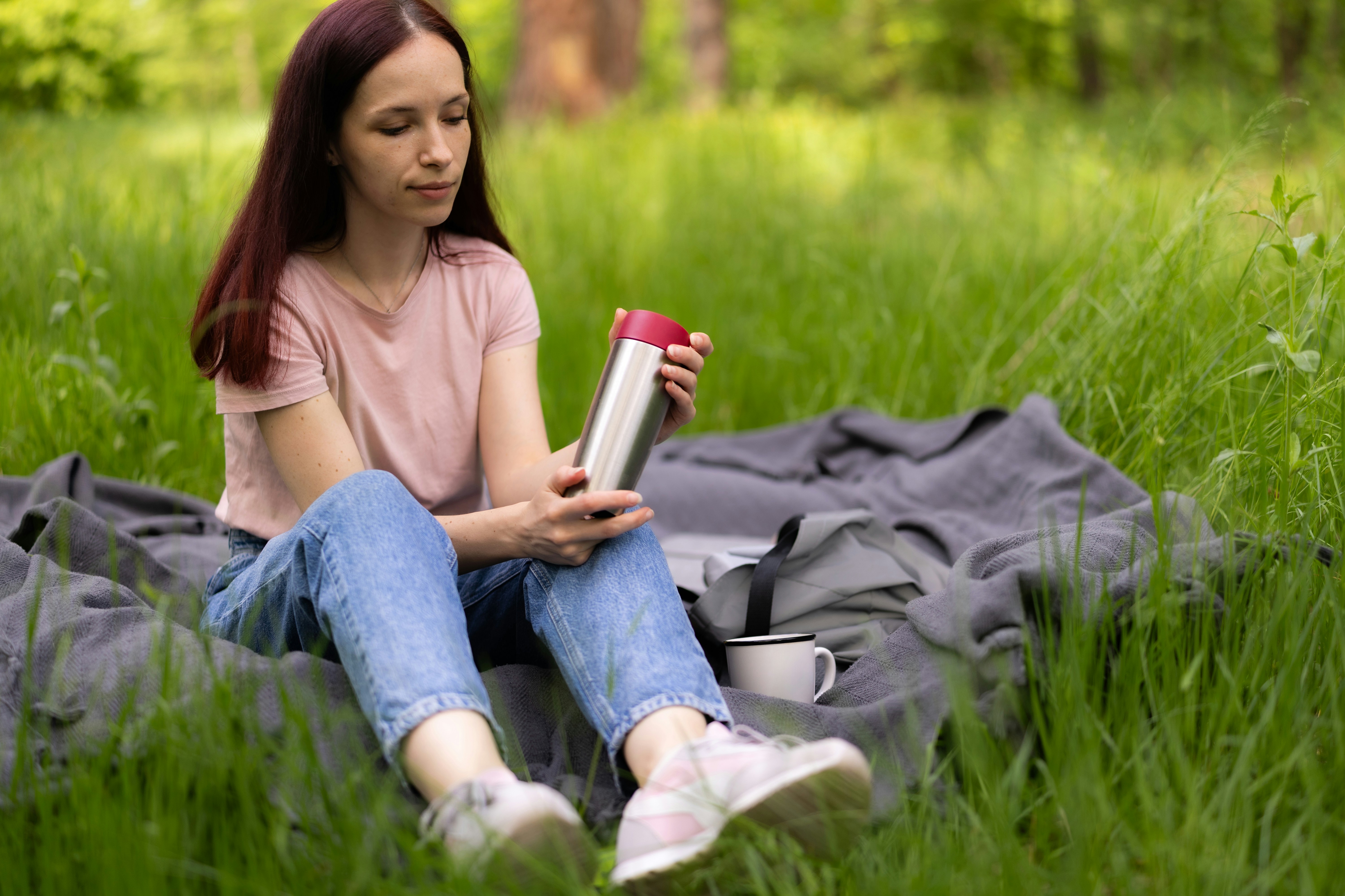 A Quiet Break Under Verdant Canopy