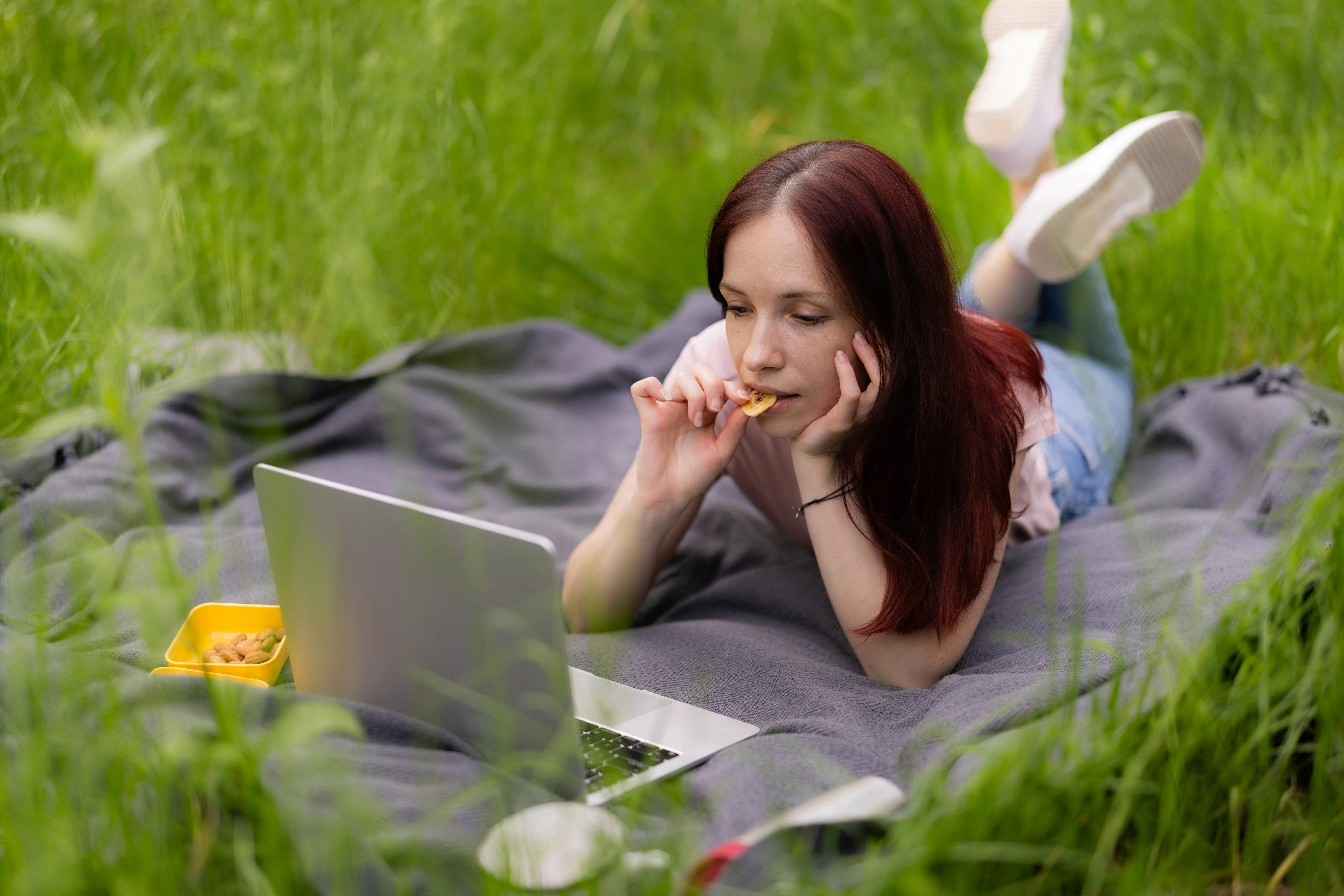 Lounge-session: Snacking and typing in the tall-grass backyard
