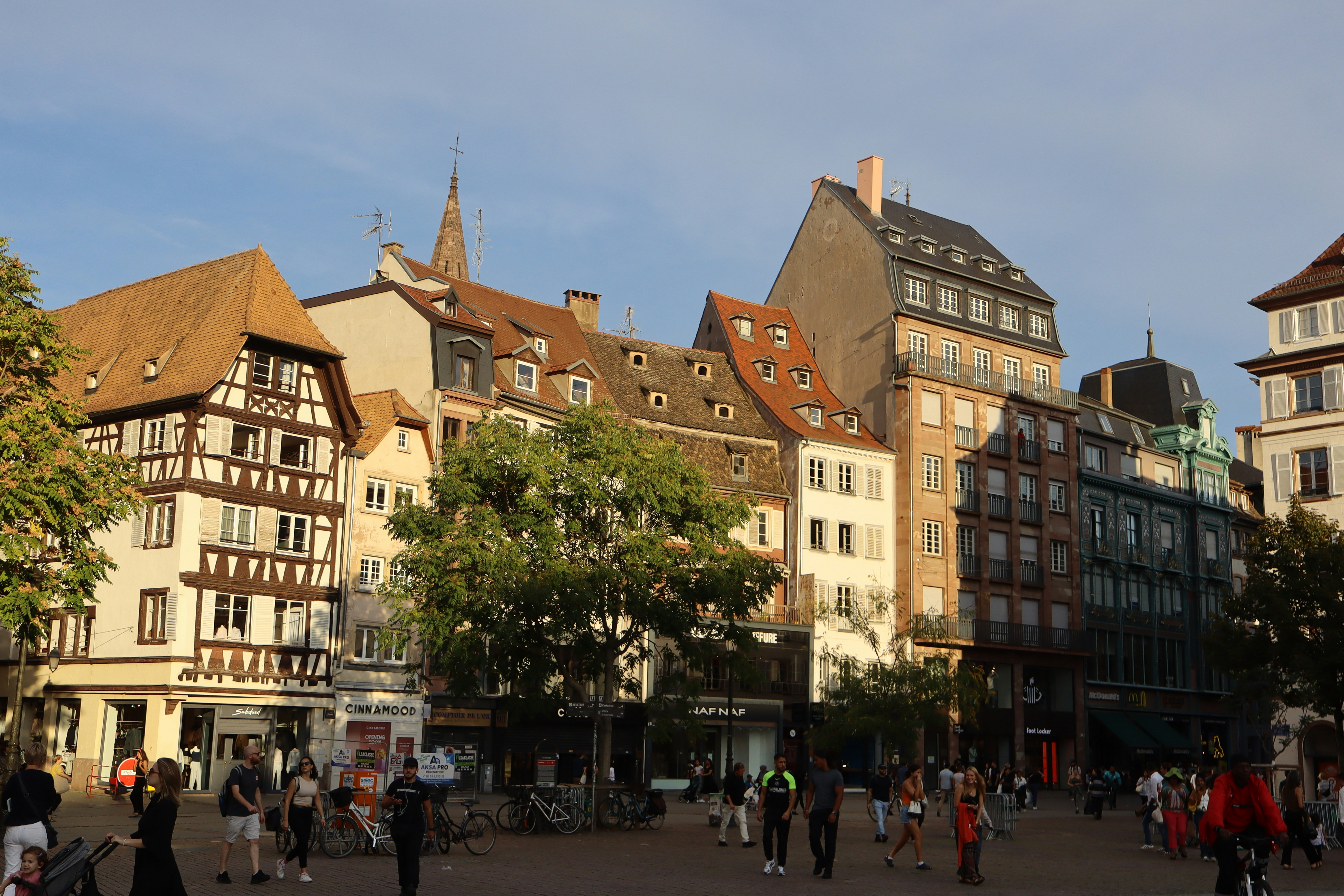 Sunlit Rathausplatz: Timeless Facades Under a Quiet Blue Sky