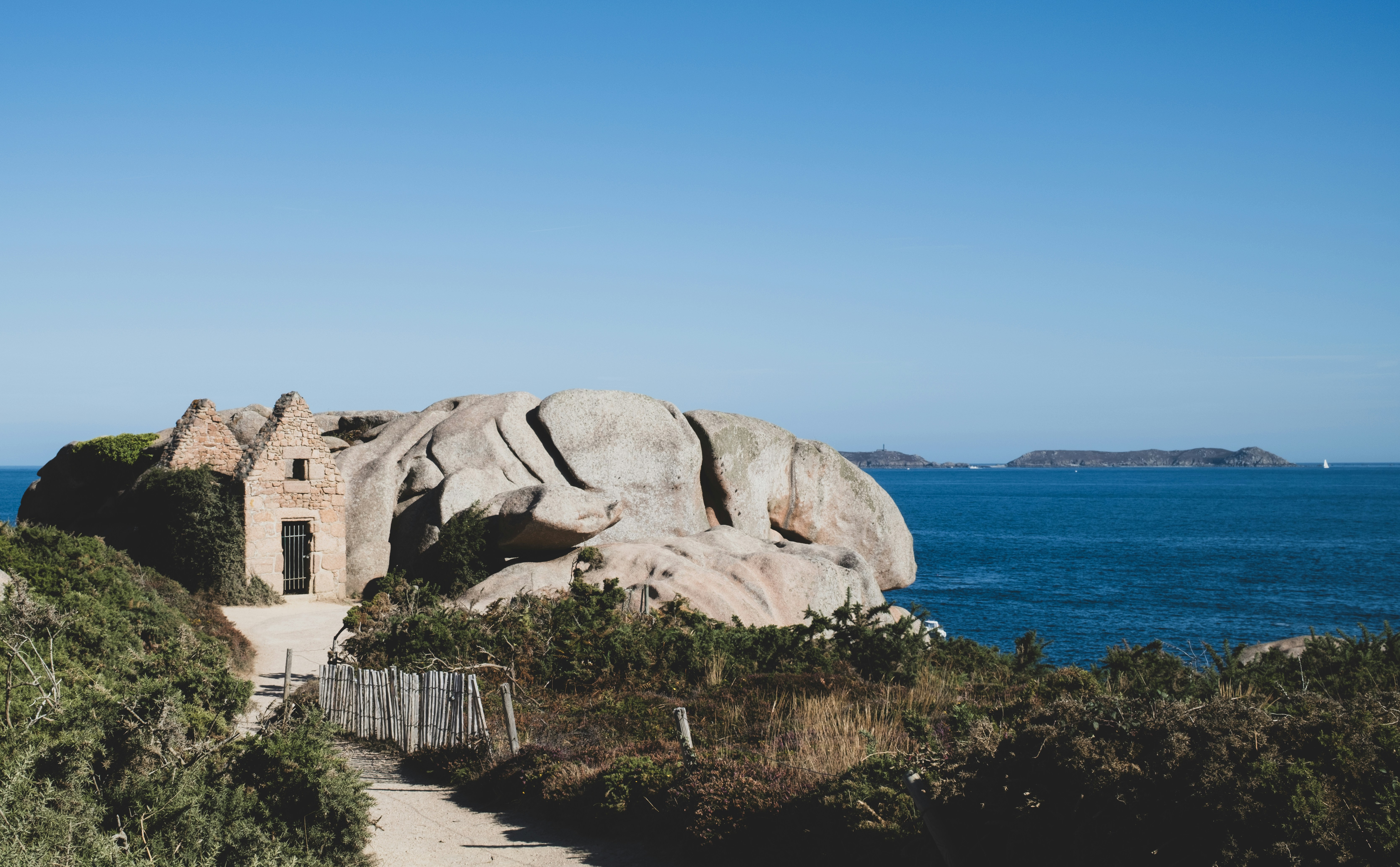 Stone House by the Sea: A Quiet Coastal Outcrop