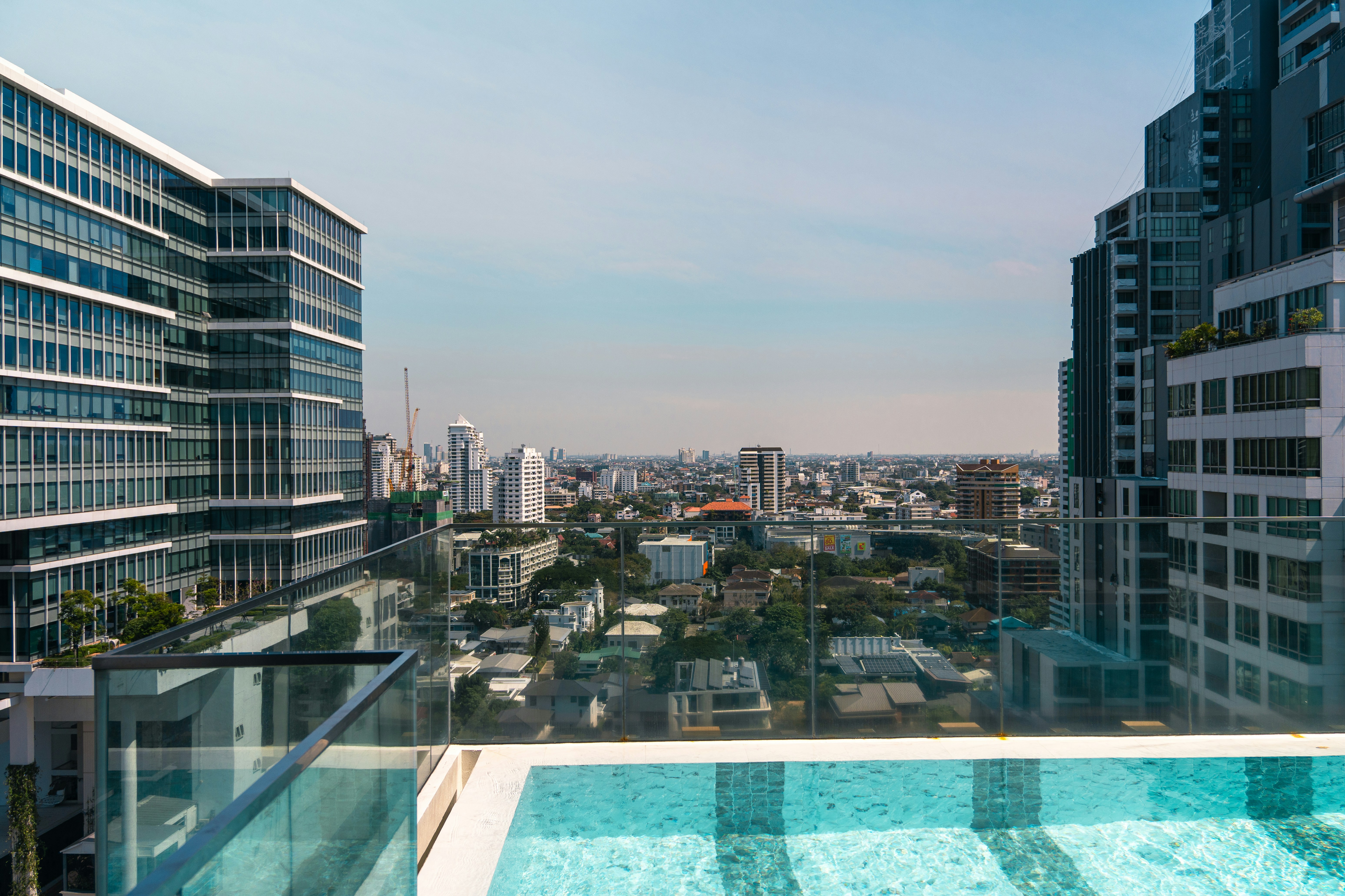 Skyline Terrace: A Glass-Frame View Over the City