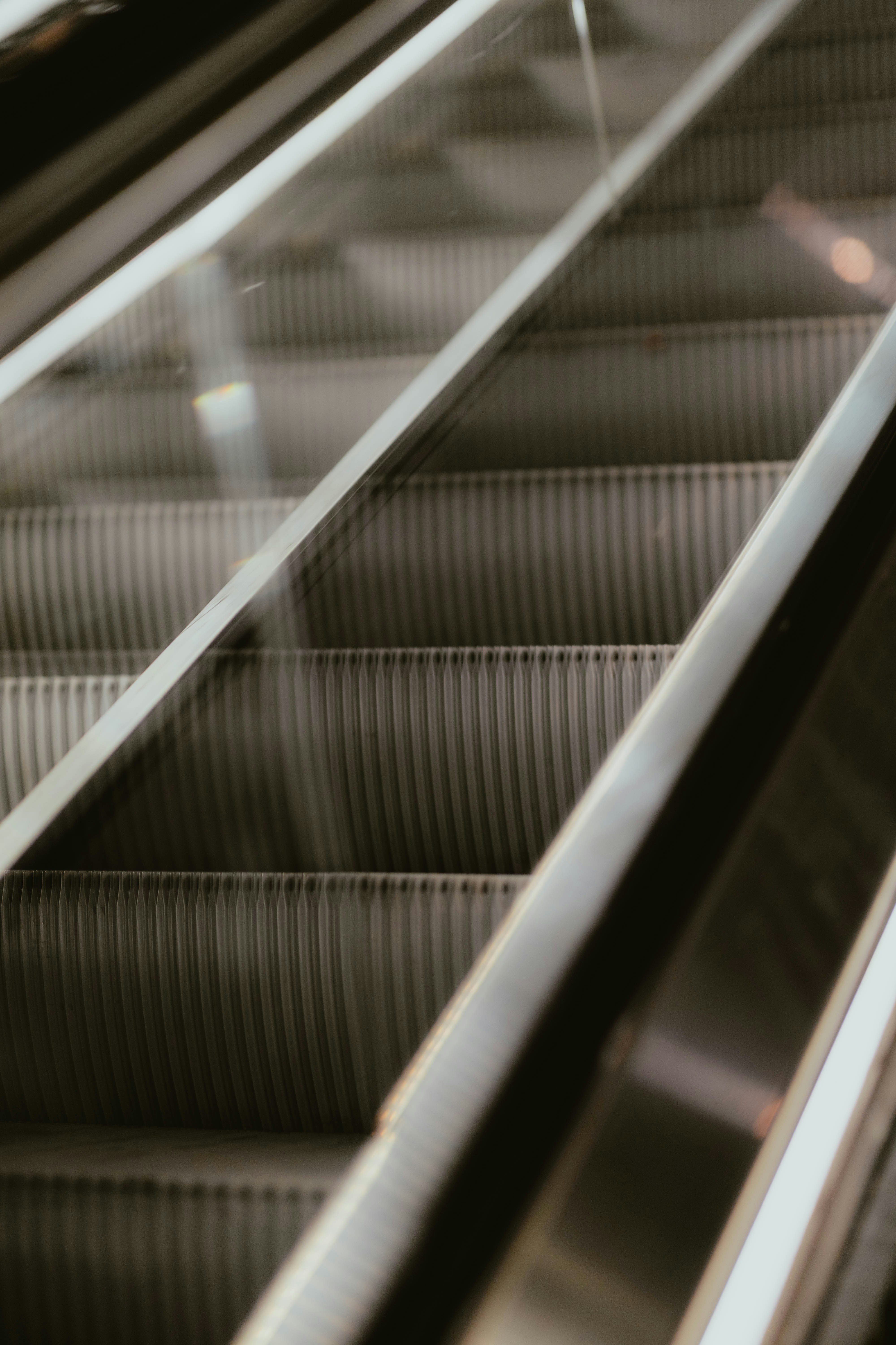 Linear Metamorphosis: An Escalator’s Quiet Geometry