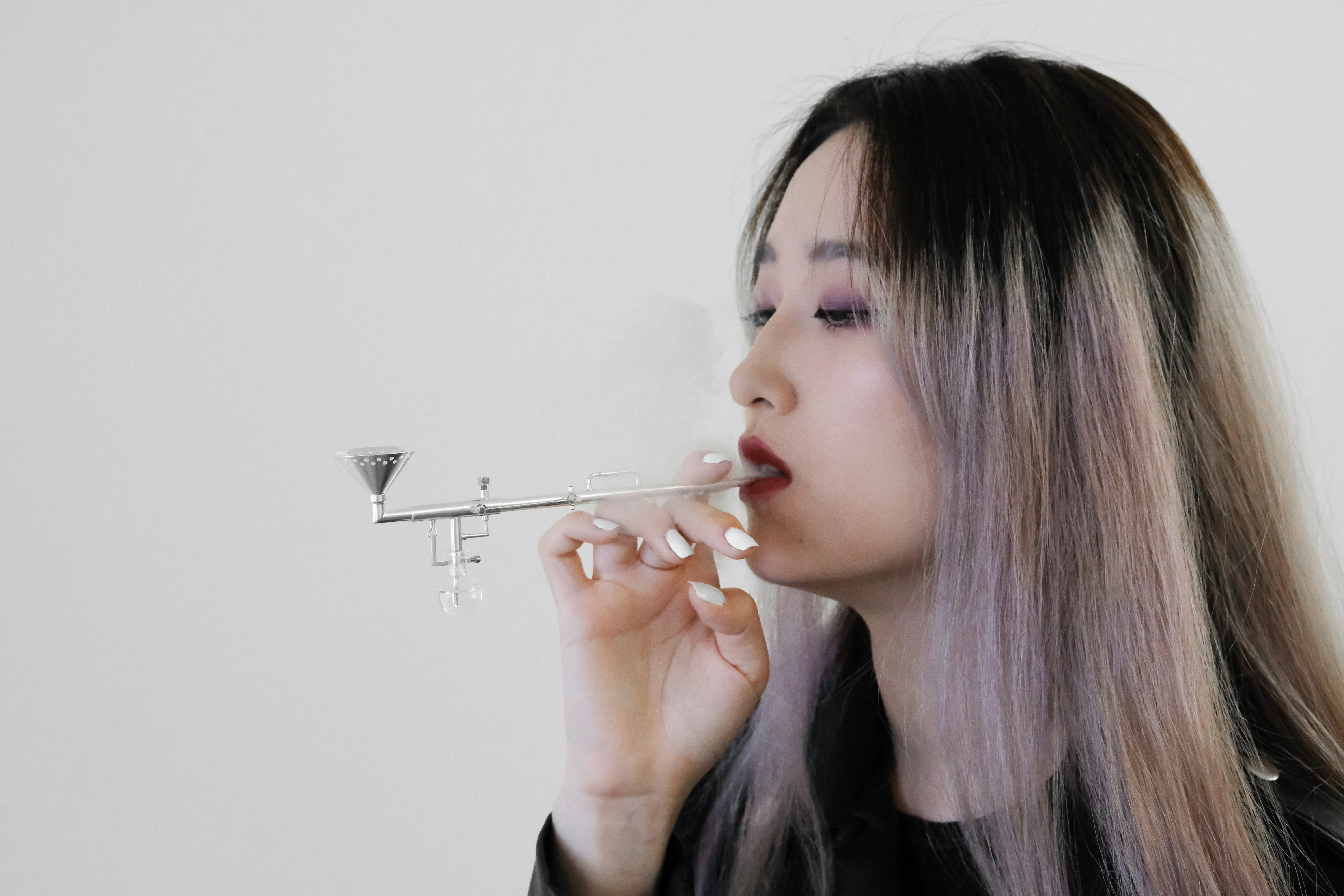 Chromatic stillness: a portrait of breath and glass