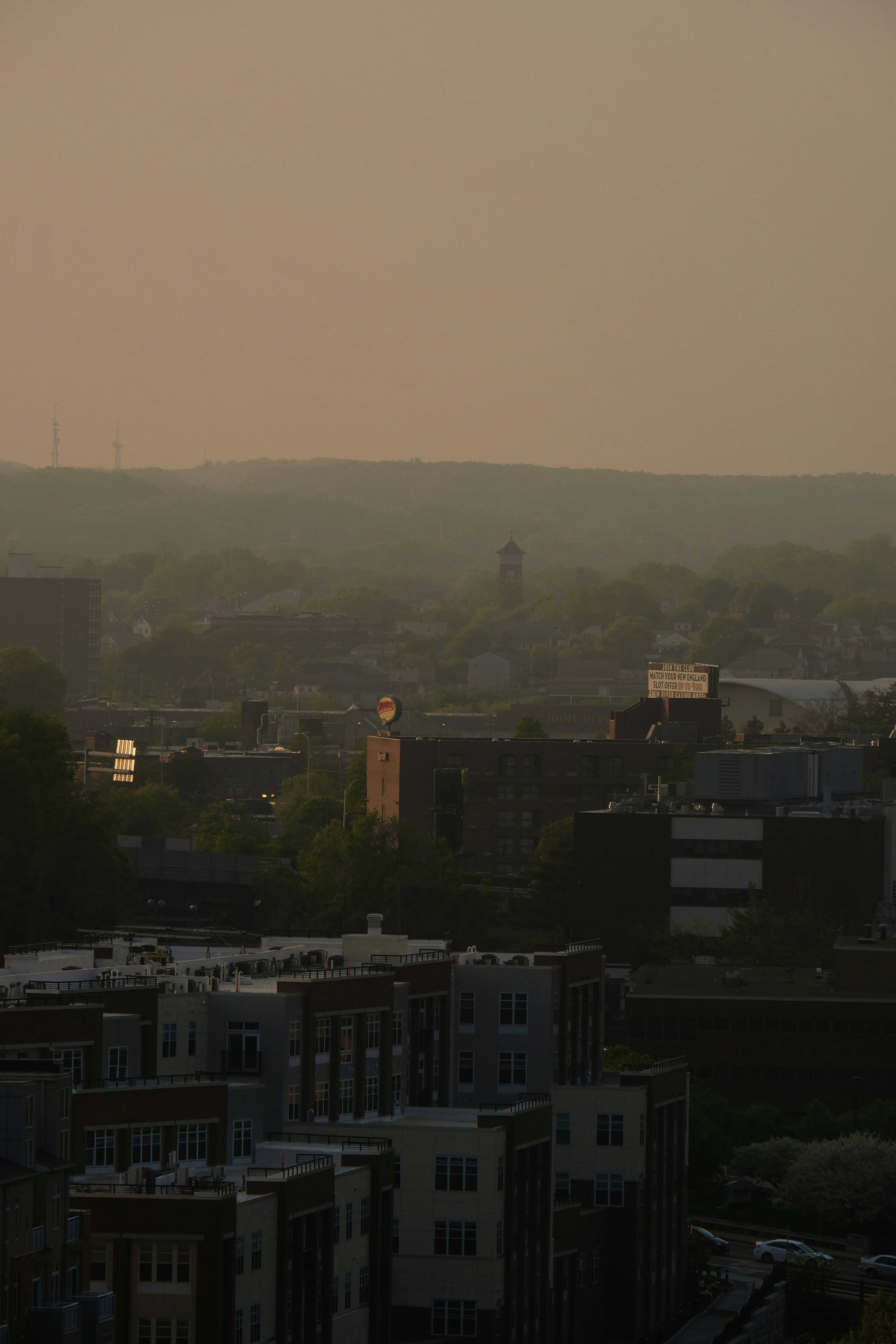 Dusk in the City: A Quiet Horizon Over Rows of Brick and Glass