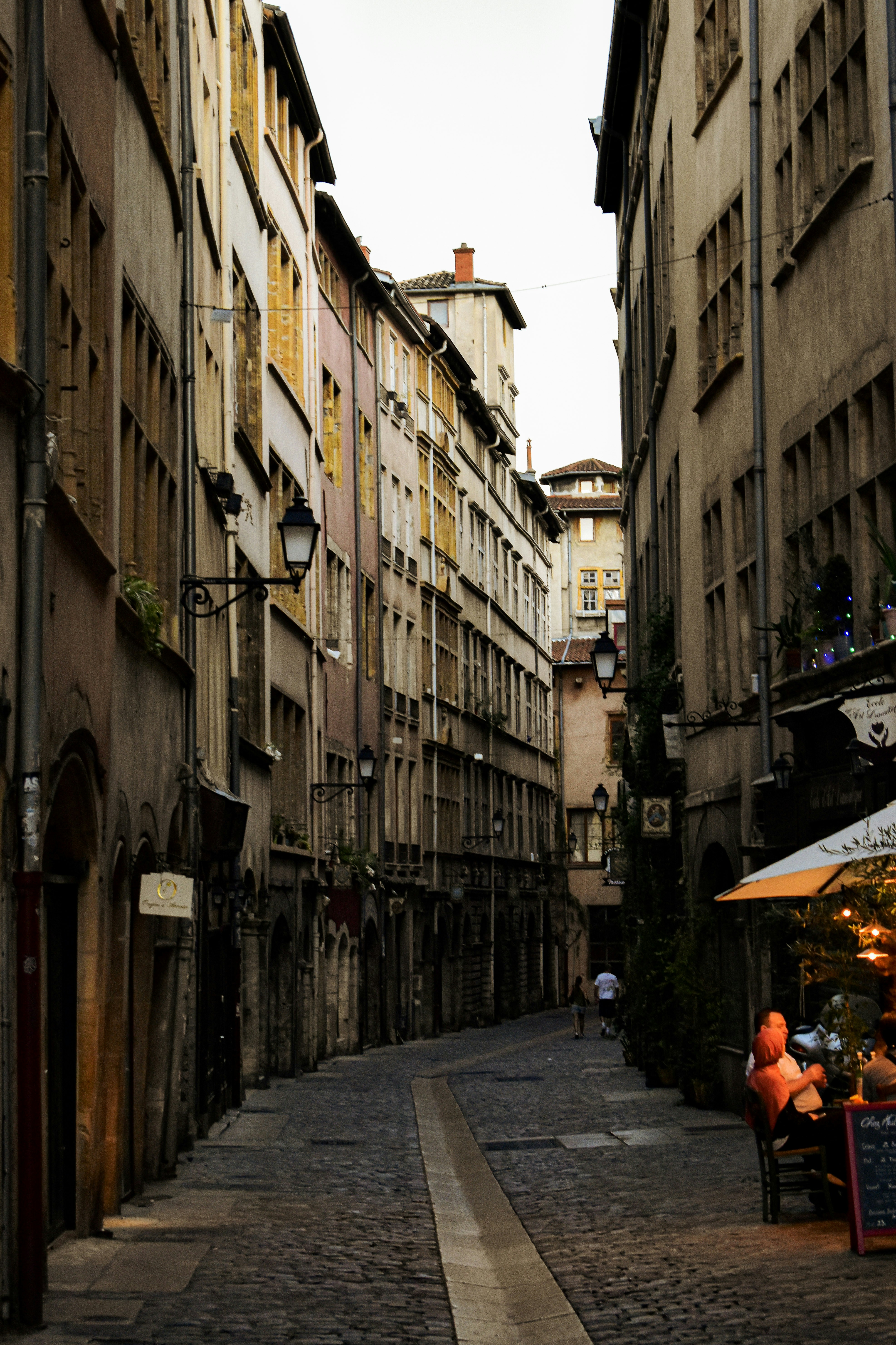Echoes of a Quiet Uphill Alley