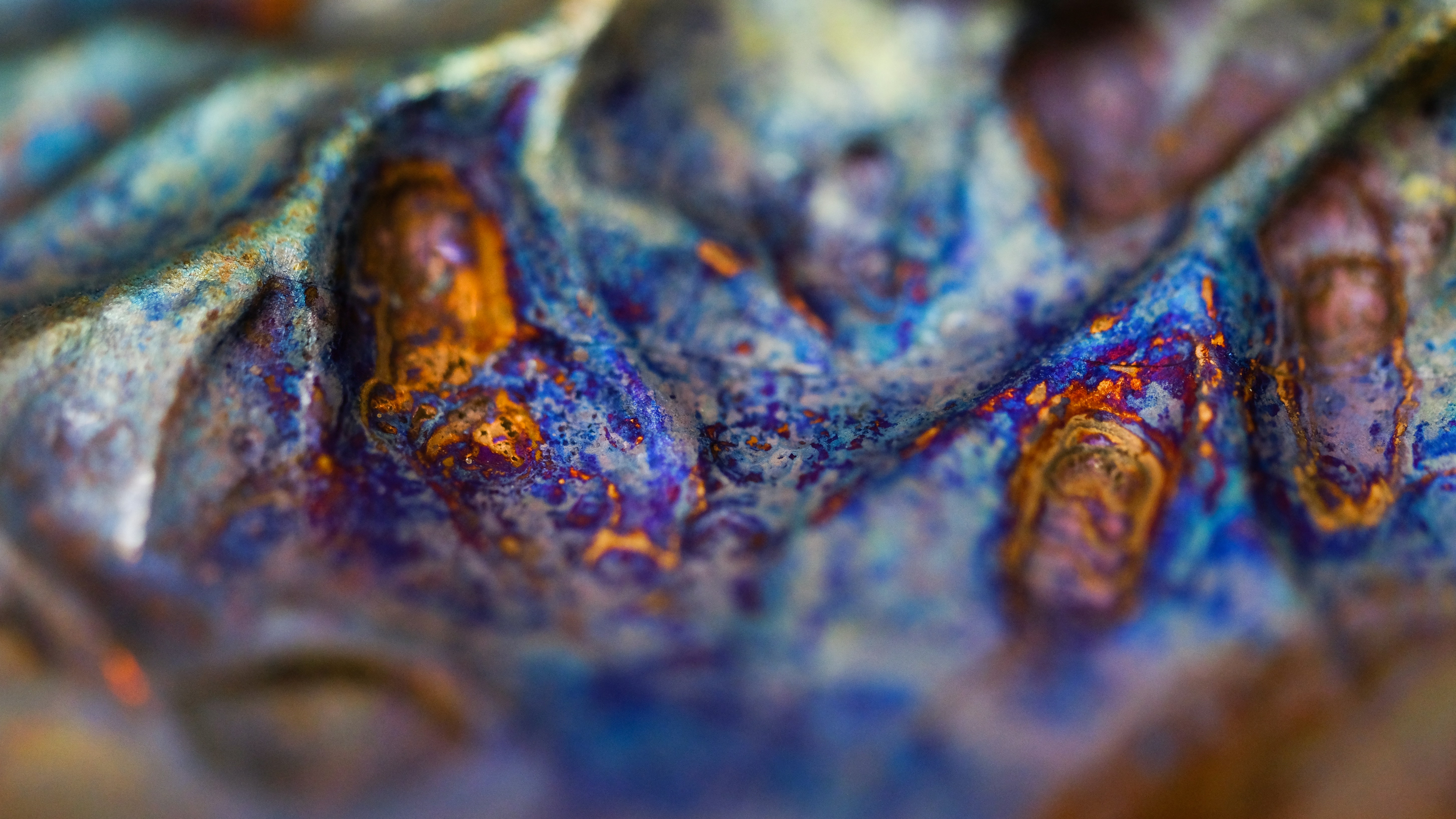 Color-Rich Fragments: A Macro Racer Through Painted Iron