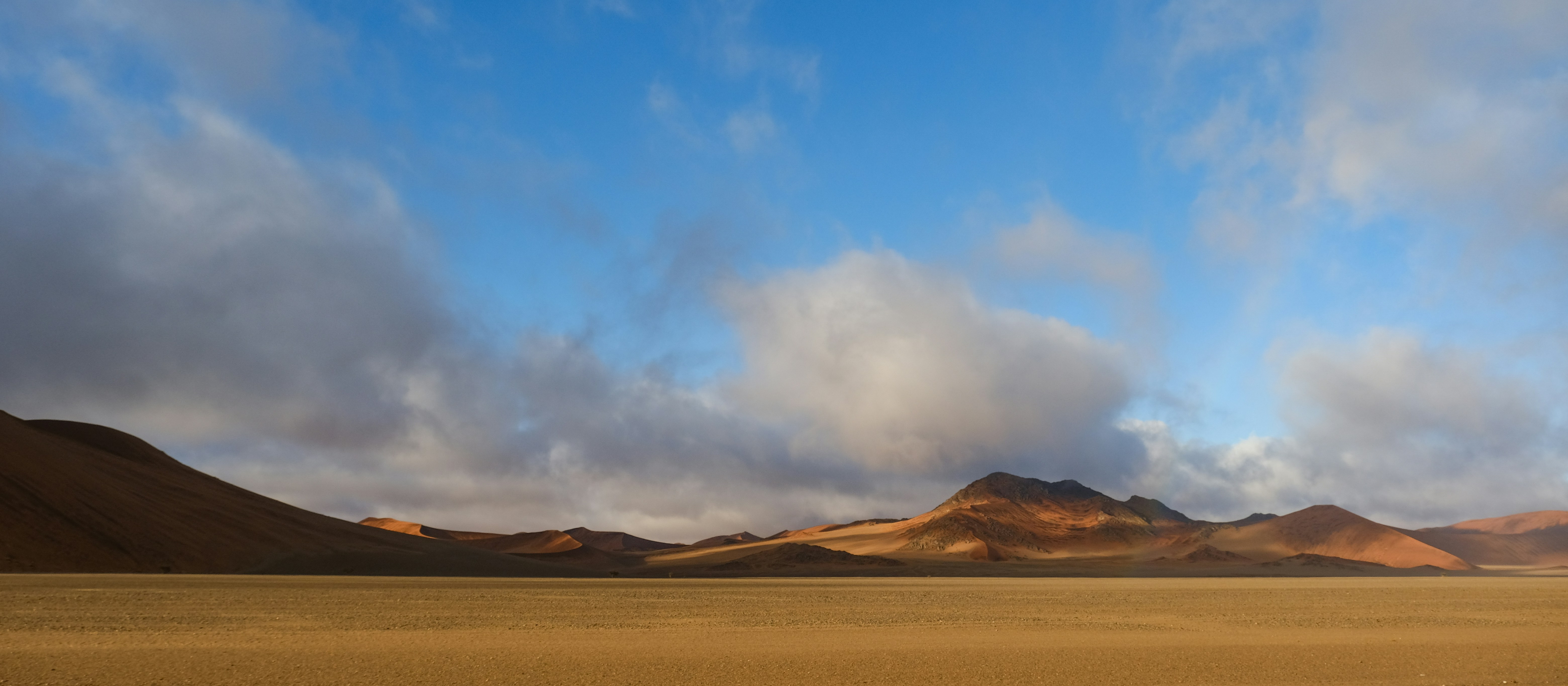 Sunlit Dunes and Ridge: Quiet Horizon Over an Arid Sea