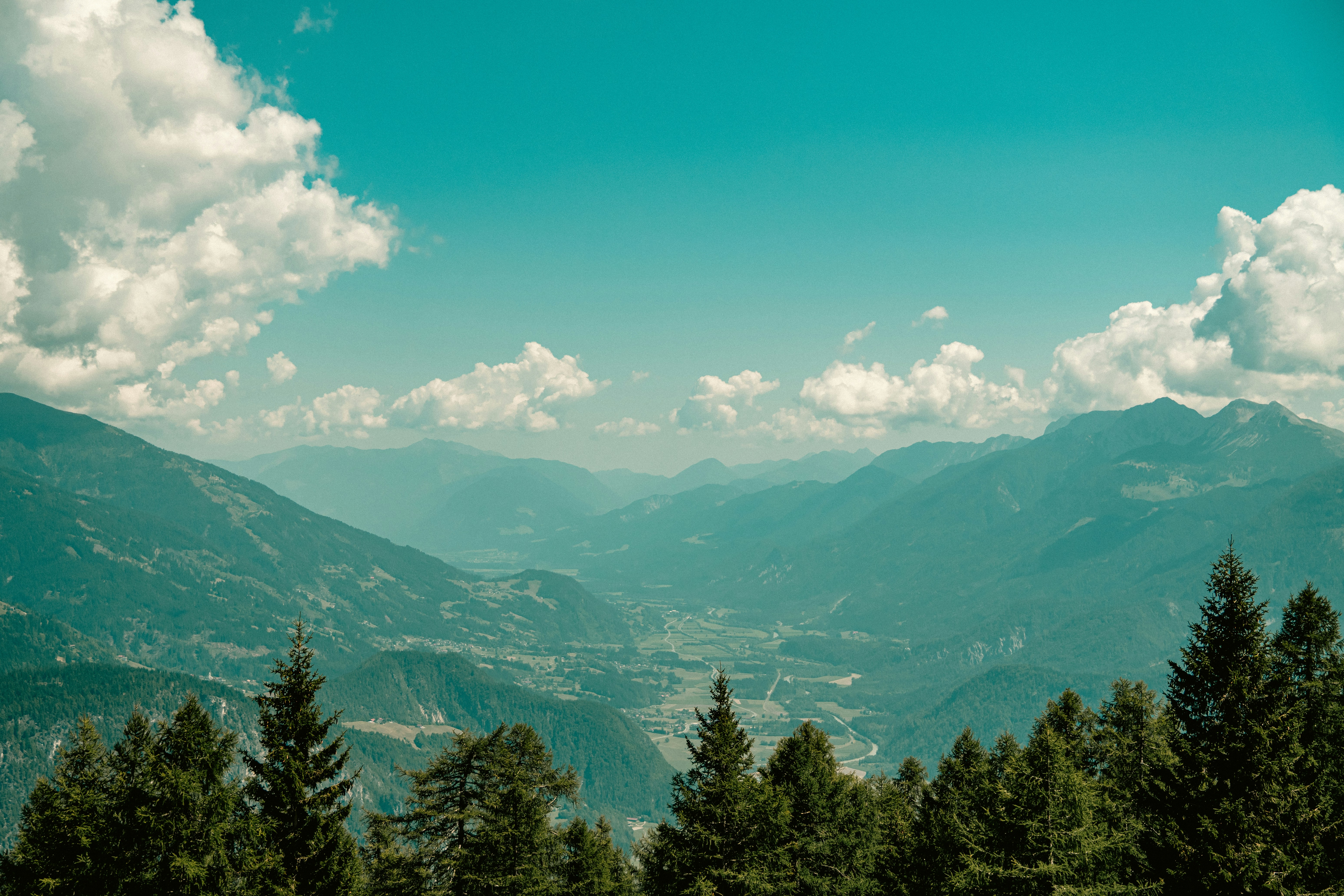 Valley Vista: A Quiet Ridge Beneath Open Skies