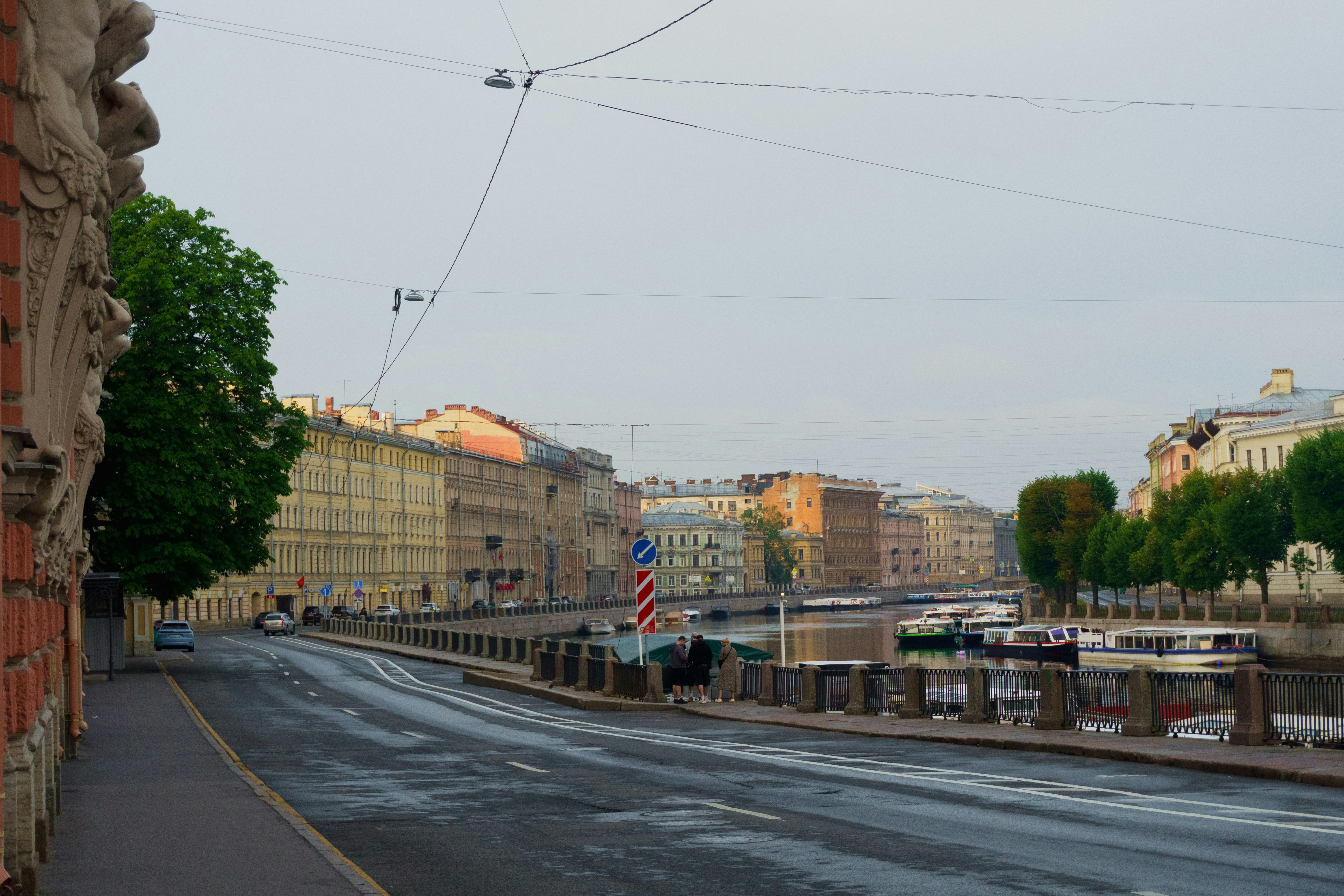 Riverside Boulevard: A Quiet City Confluence