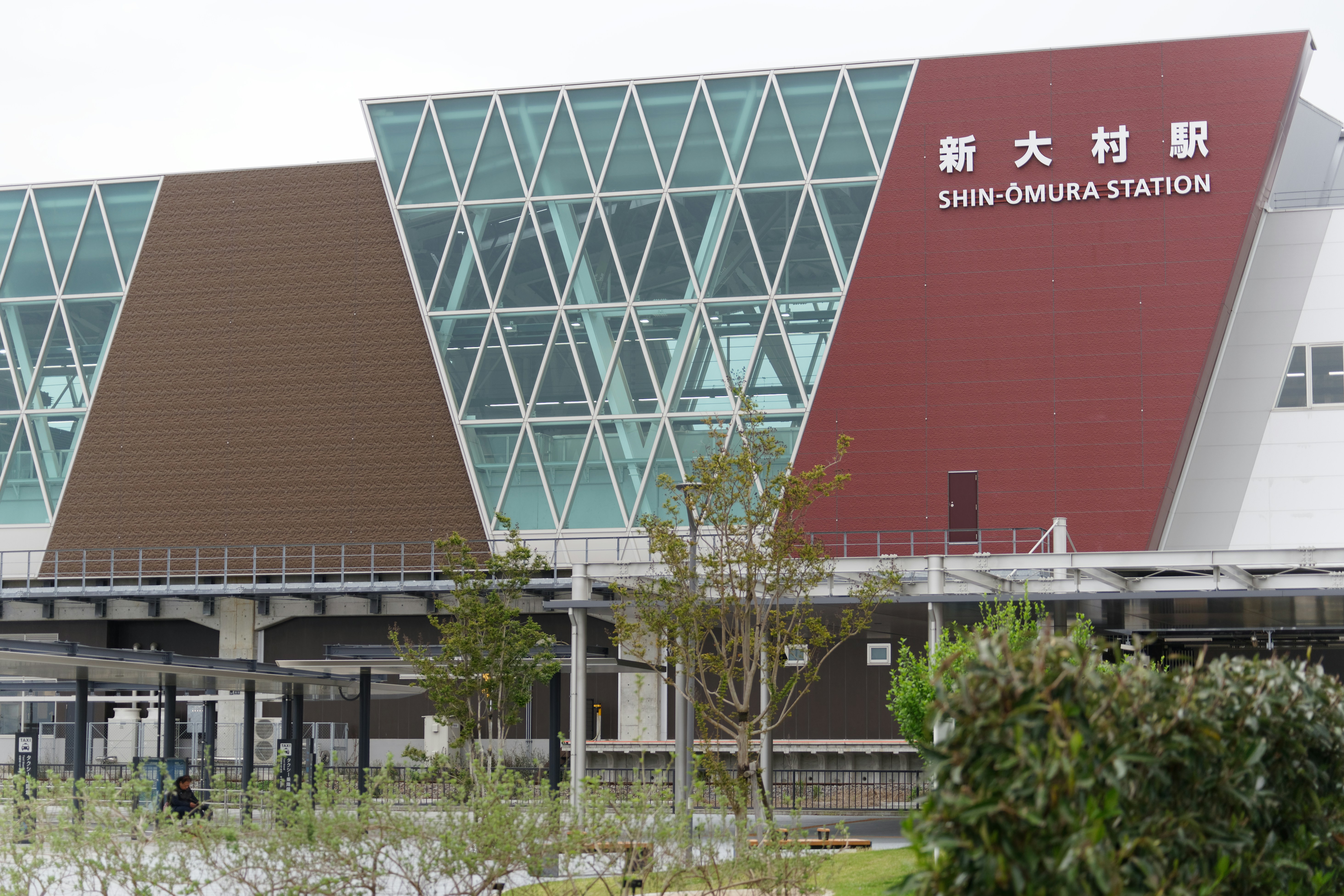 Shin-Ōmura Station’s Faceted Façade Reaches the Sky