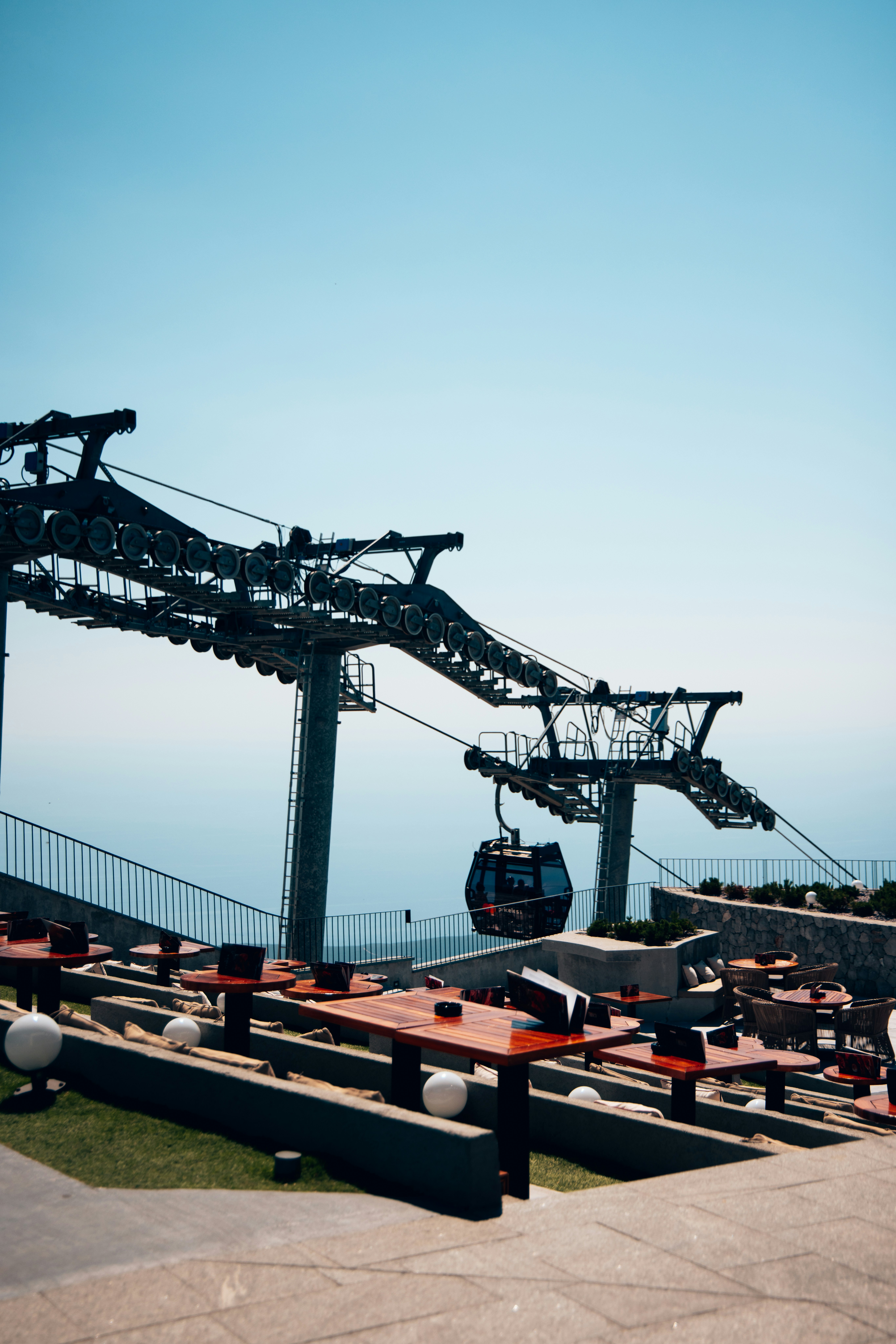 Cable-car Overlook: Seating Terrace with Ocean Horizon