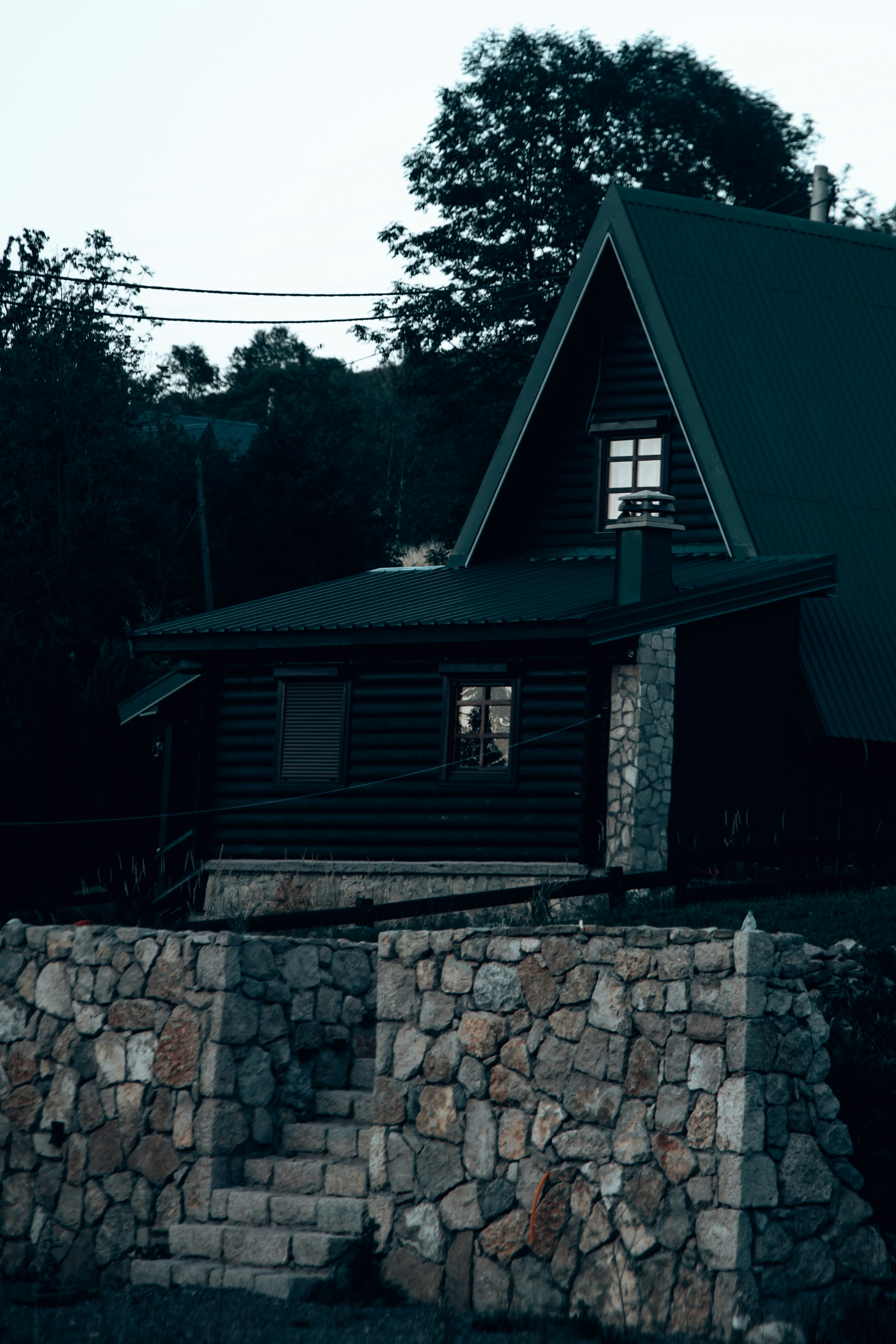 A Quiet Chalet Amid Fieldstone Ledges