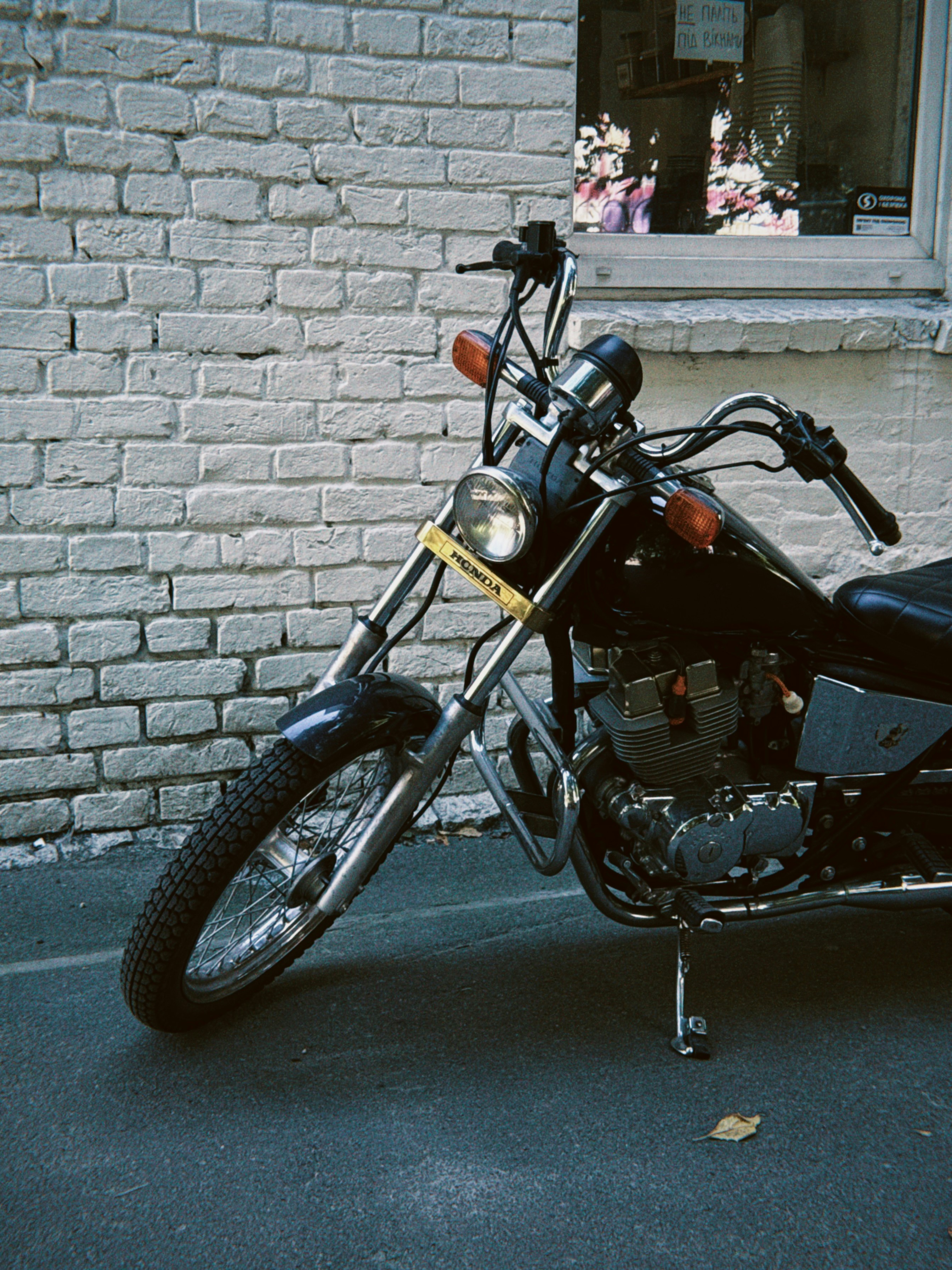 Front-leaning Streetbike Quietly Tells Its Story