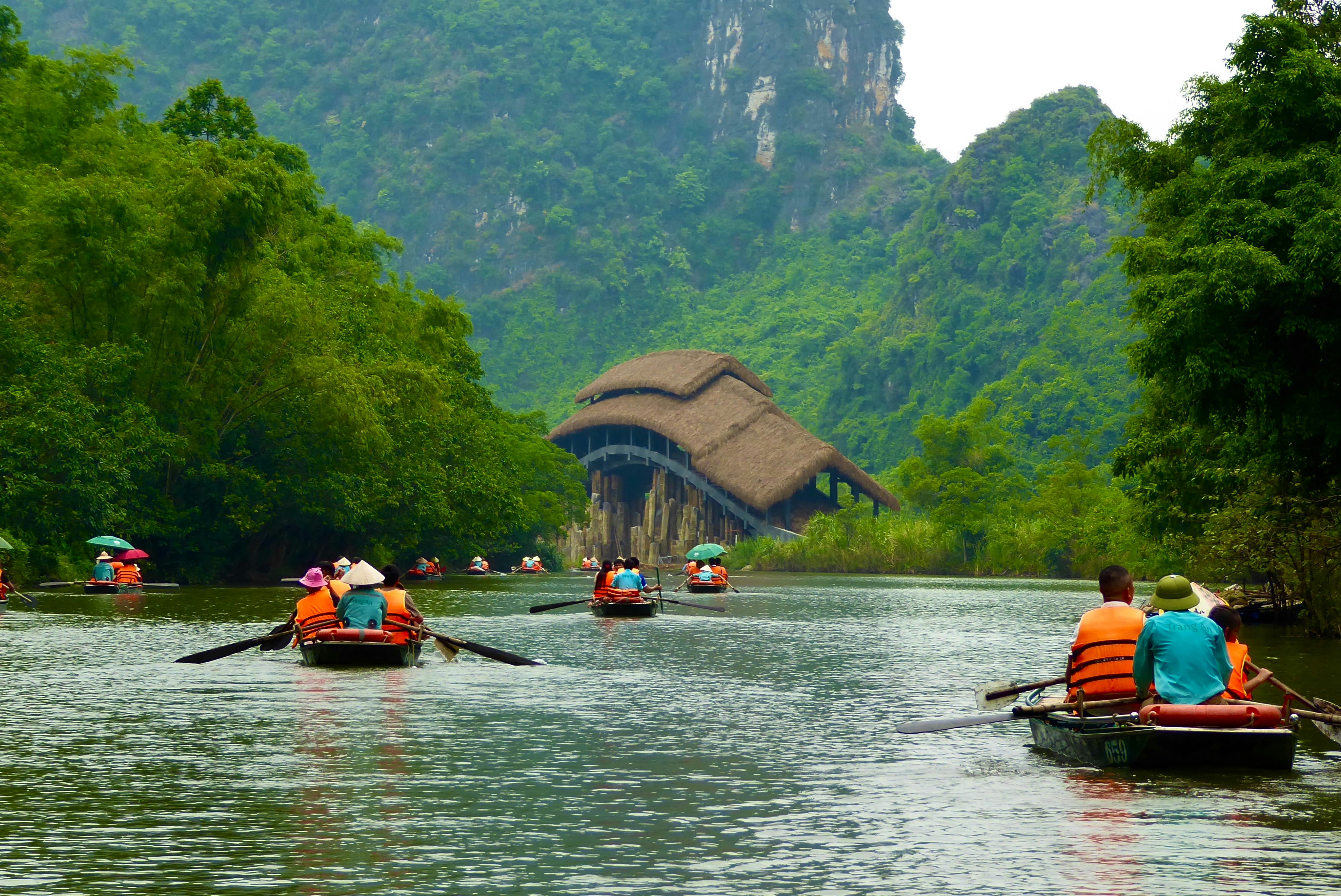 Riverine Voyage to the Thatched Archway