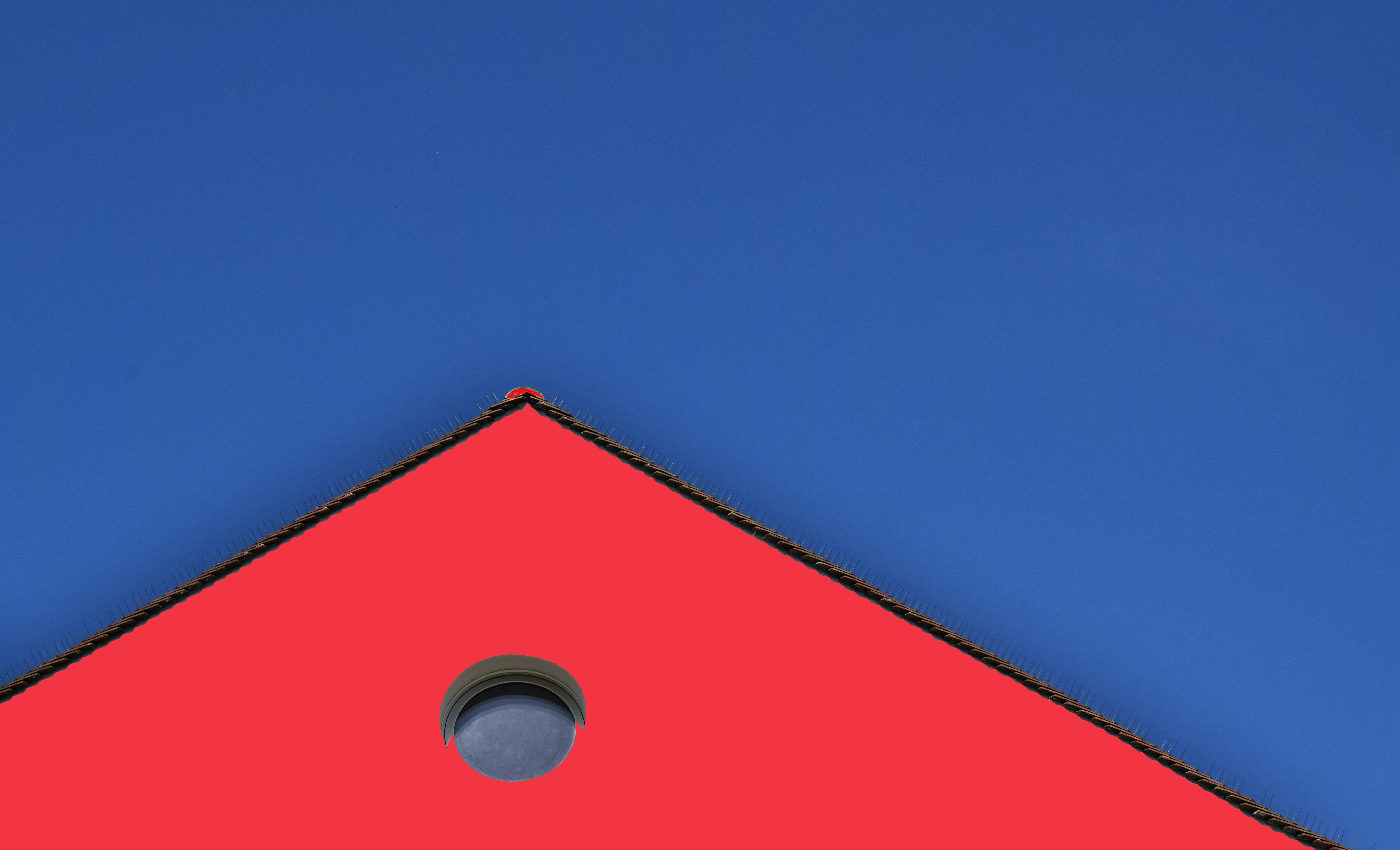 Red Roof Peak Under a Clear Blue Eye