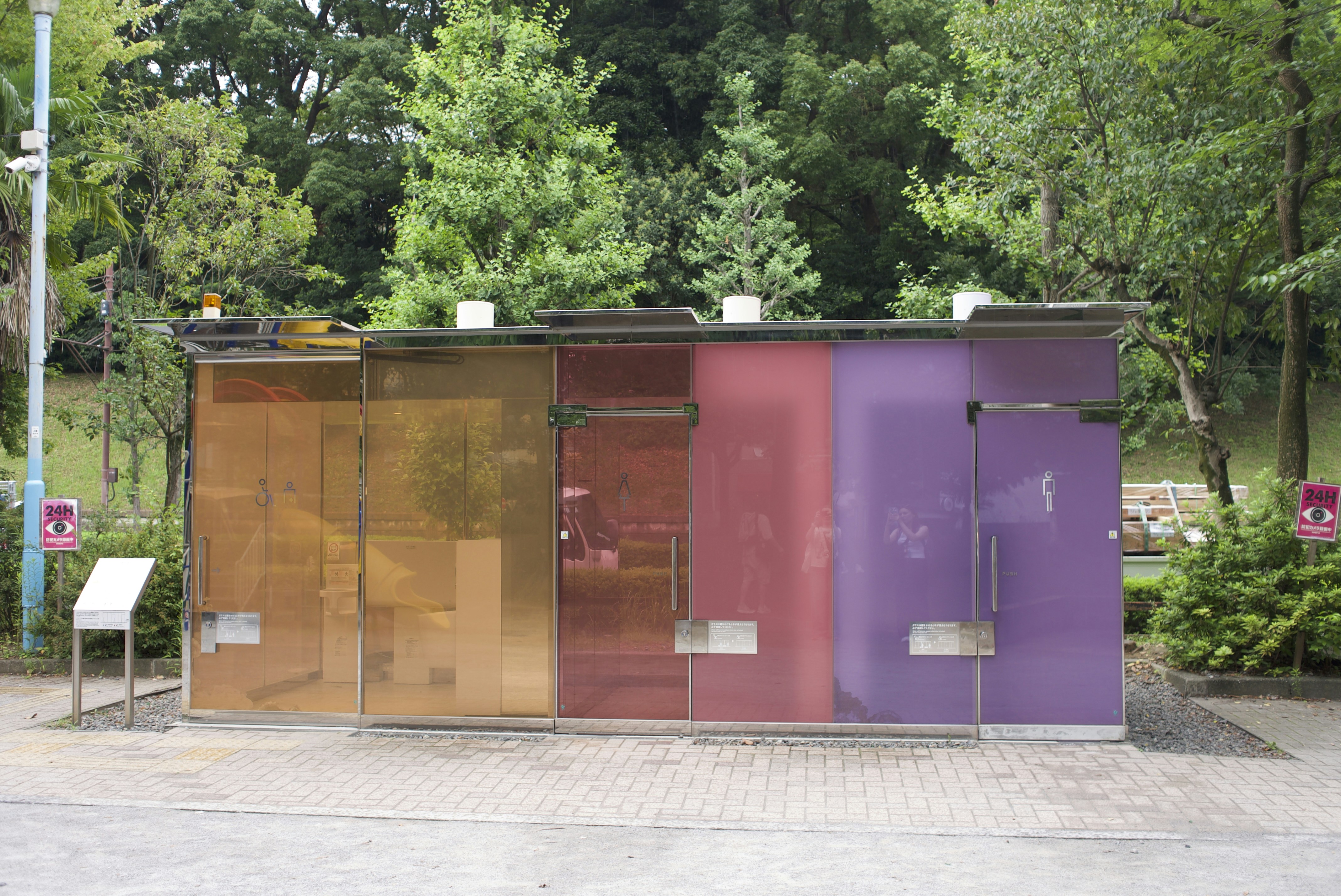 Chromatic Vault: Four-Legment Color Cabinets in a Park