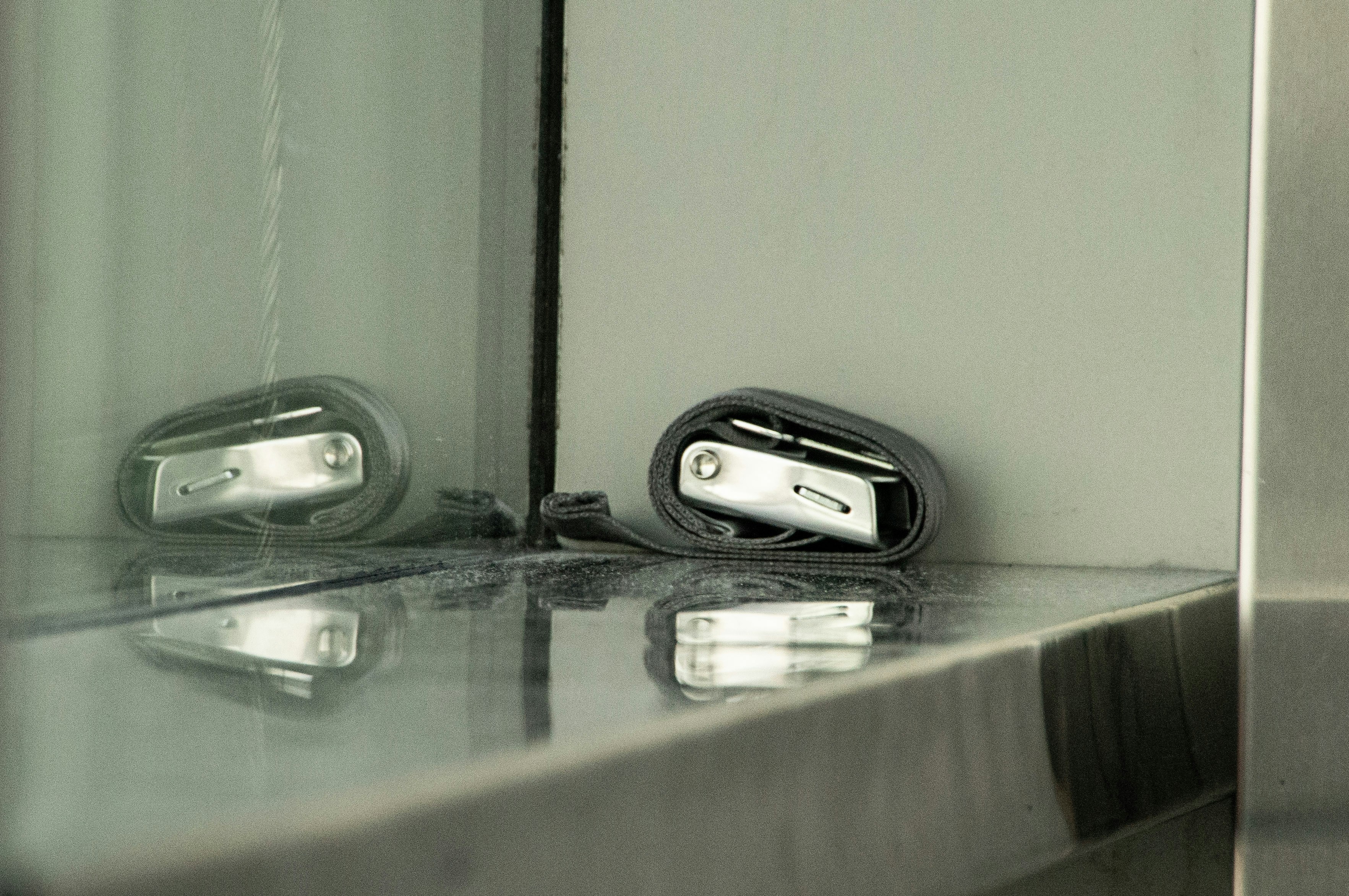 Metallic Trolley Auto-Lock: Reflections on a Stainless Edge