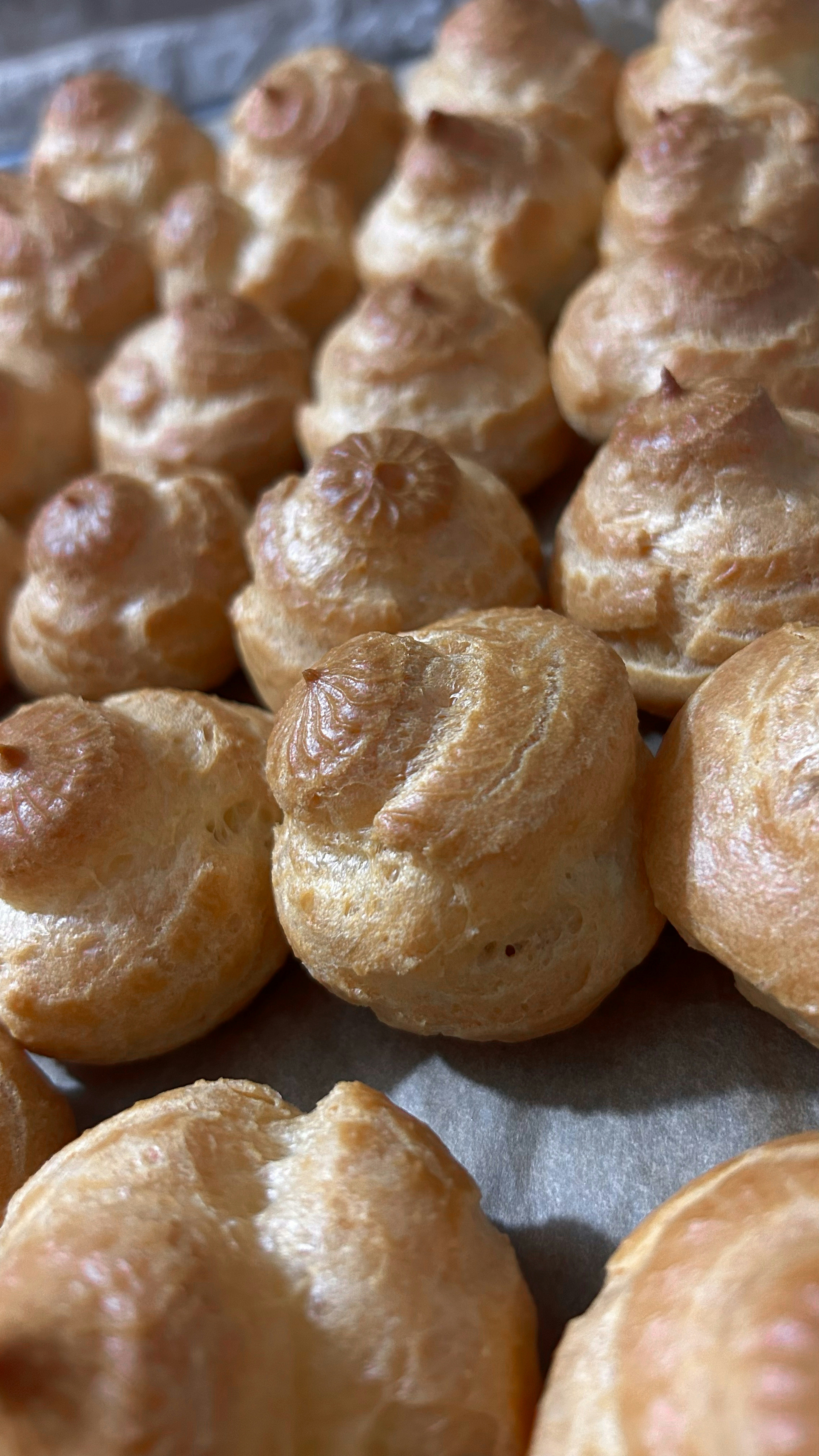 Golden Puffs on a Tray: Crisp, Warm Popovers of Comfort