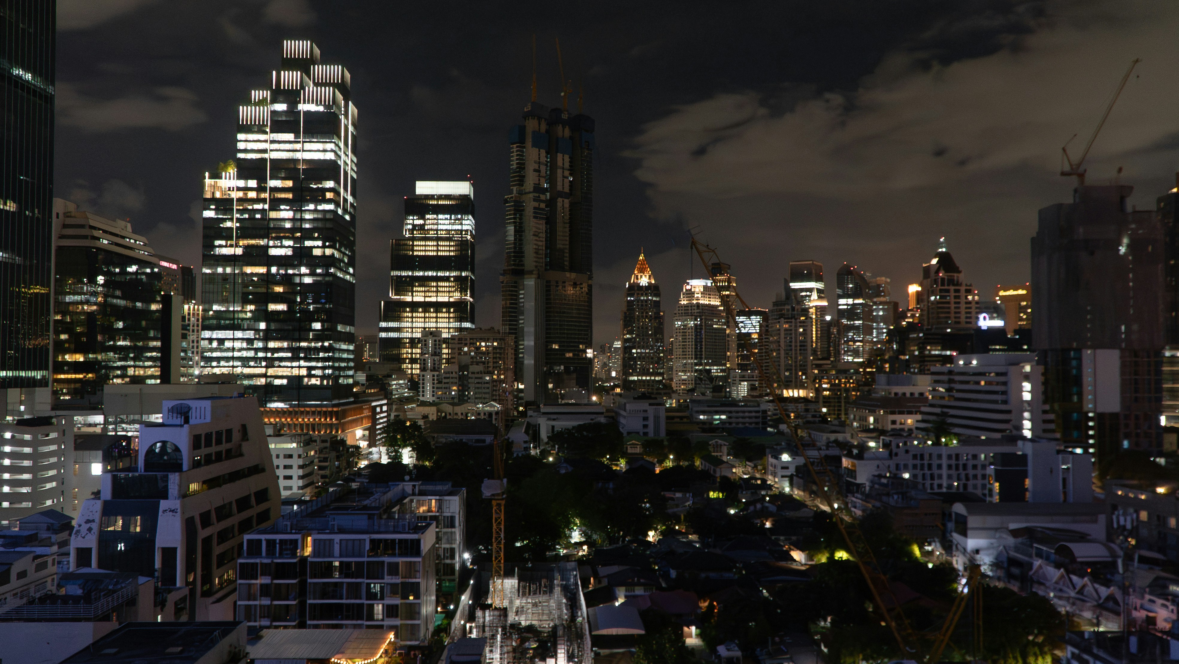 Midnight Skyline: Neon Grid Over the Rooftops