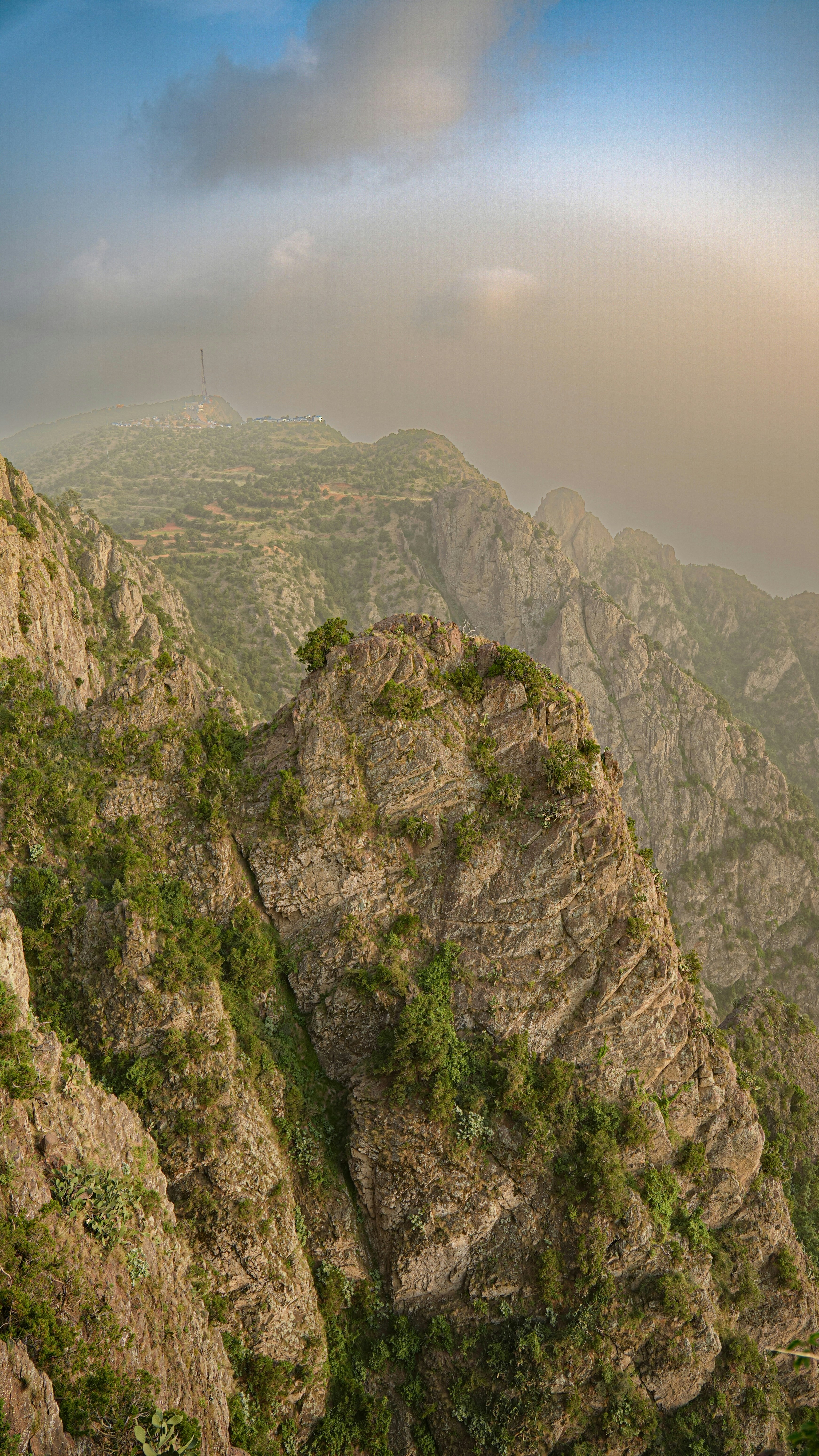 Cloud-crowned Ridge: A Quiet Summit Above the Valleys
