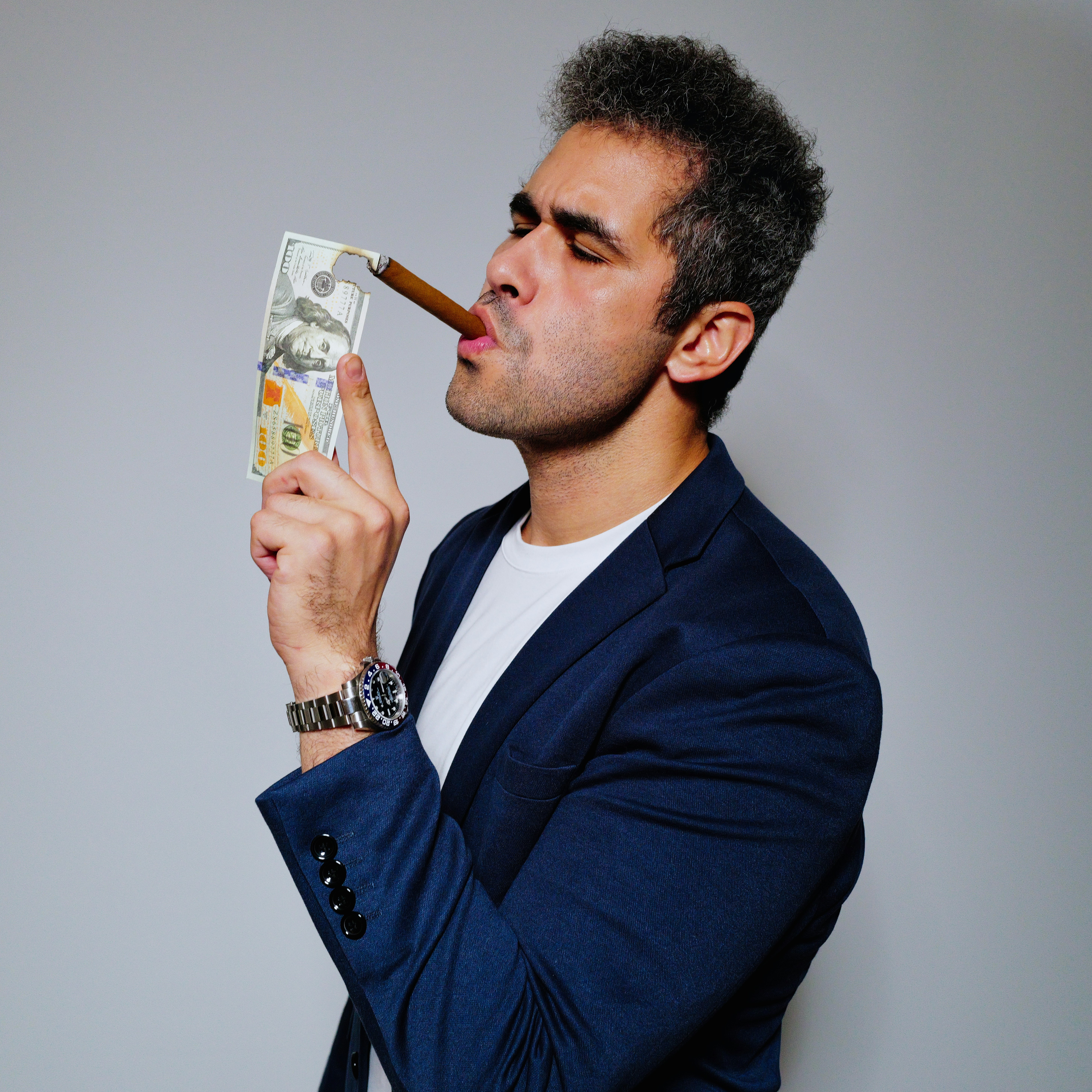 Cigar and Cash: Quiet Confidence in a Wind-Down Moment