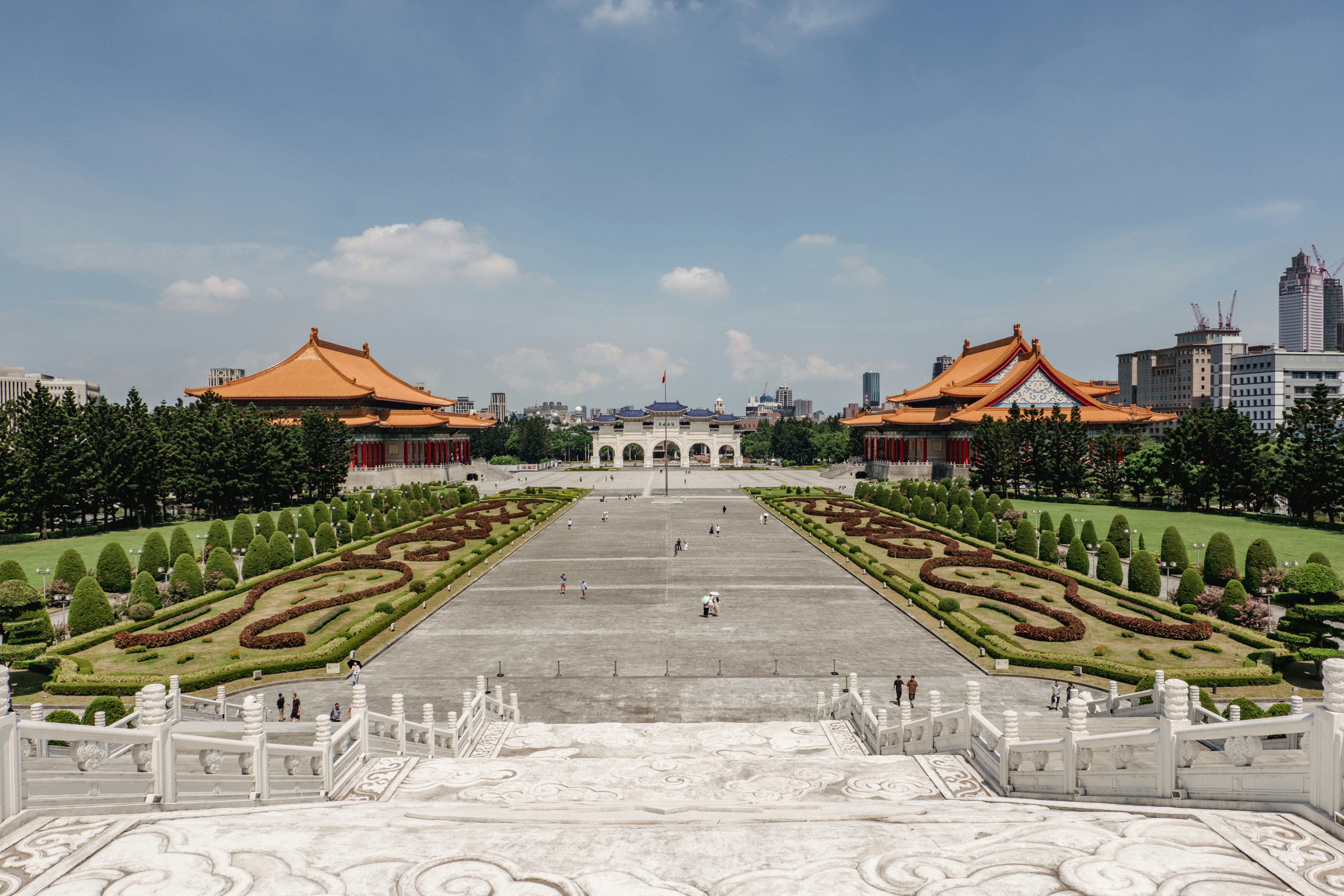 Symmetrical Terrace to the Skyline: An Aesthetic Courtyard Perspective