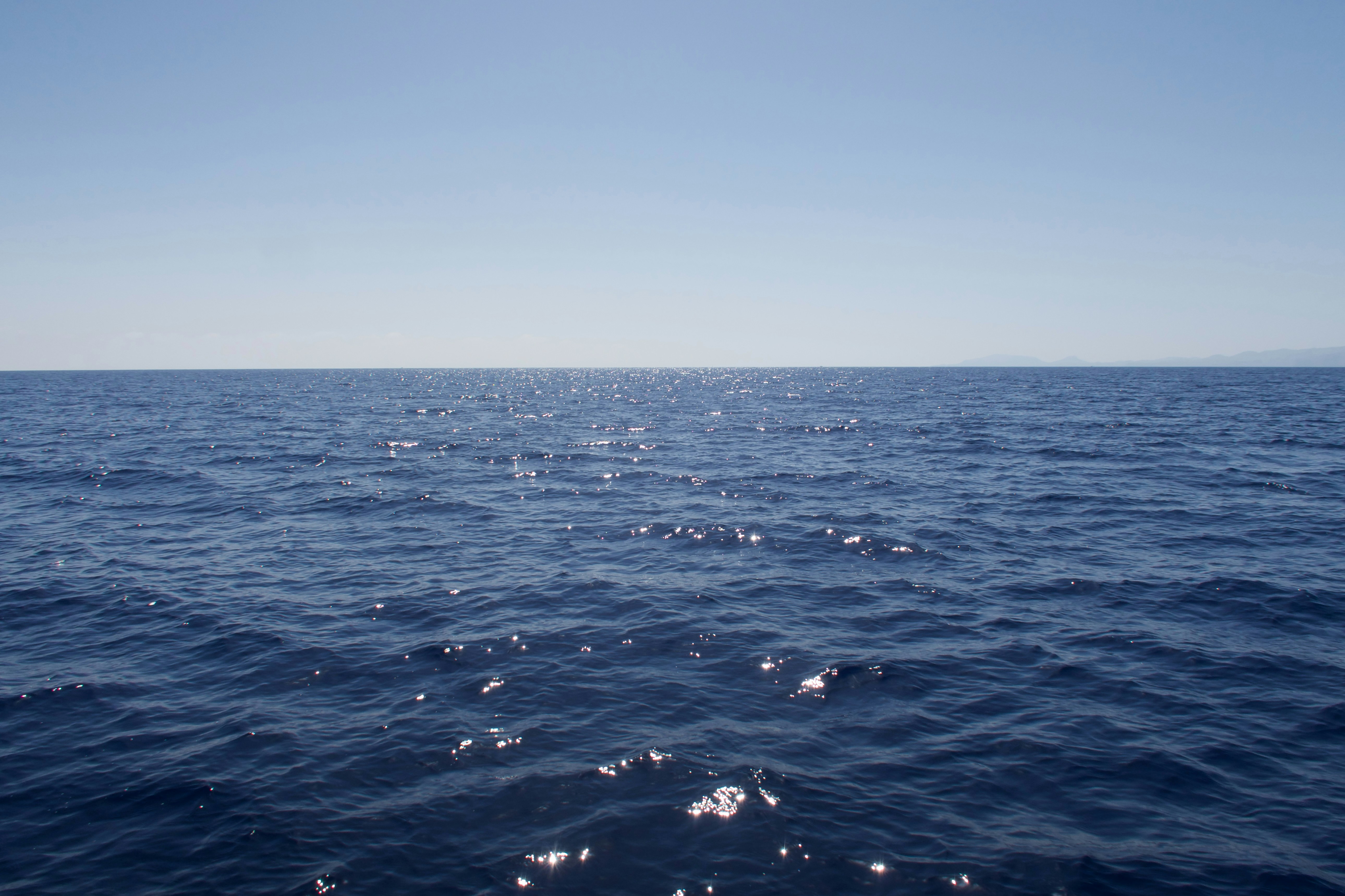Horizon Pulse: A Quiet Atlantic Expands