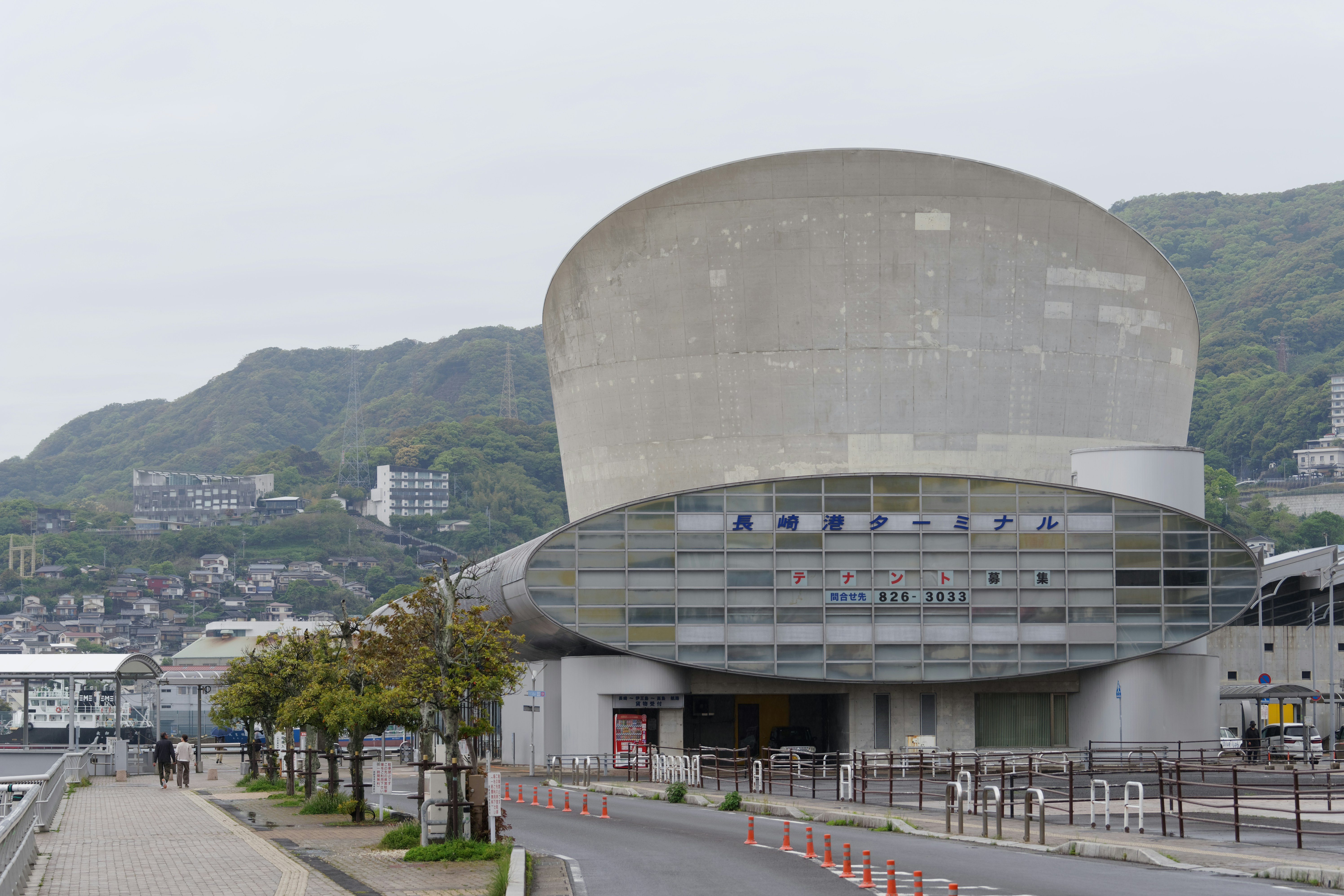 Concrete Circular Dome: A Maritime Arts Center Along a Quay