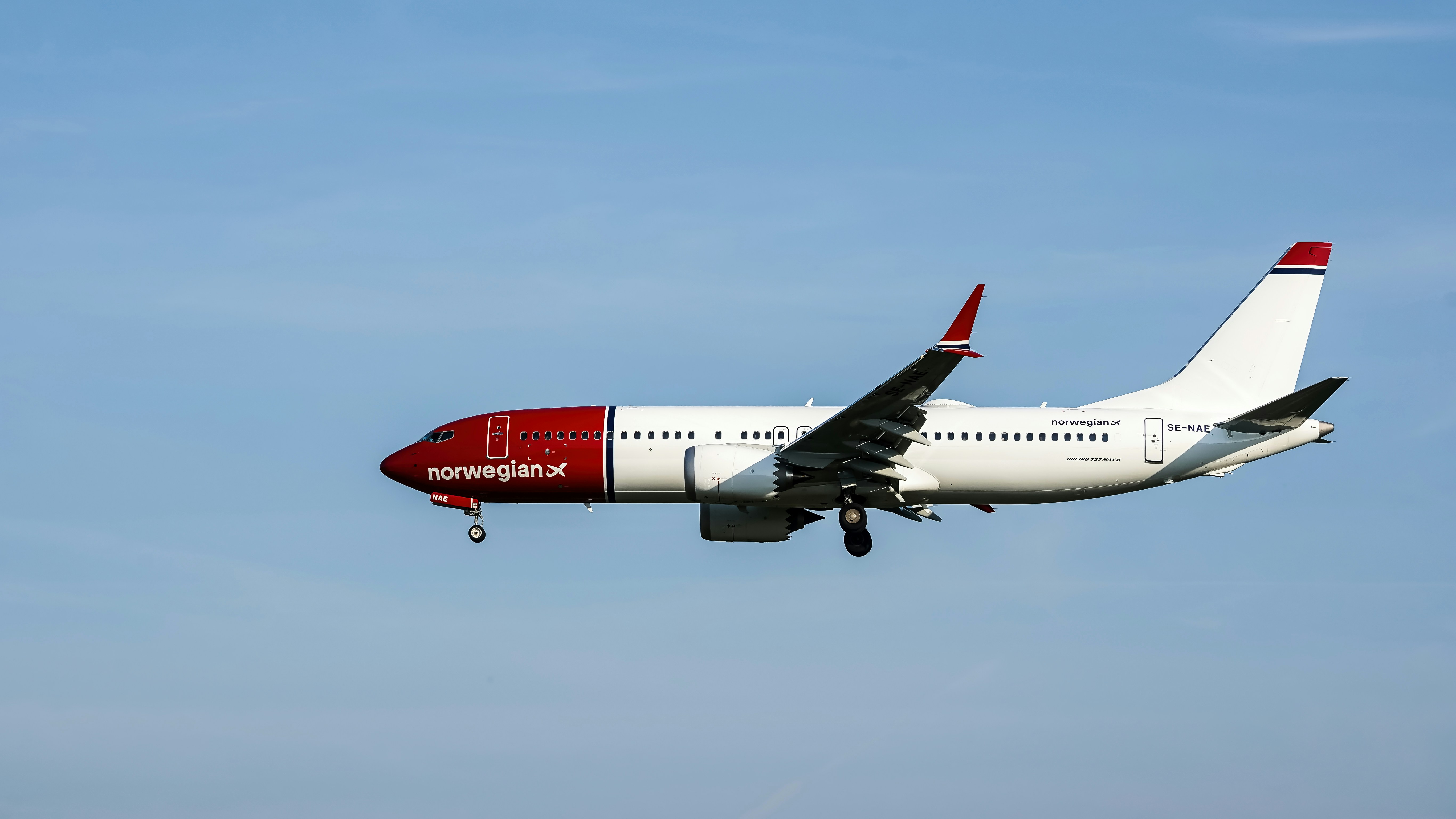 Red-nosed Jet in Clear Sky: Norwegian Air in Quiet Descent