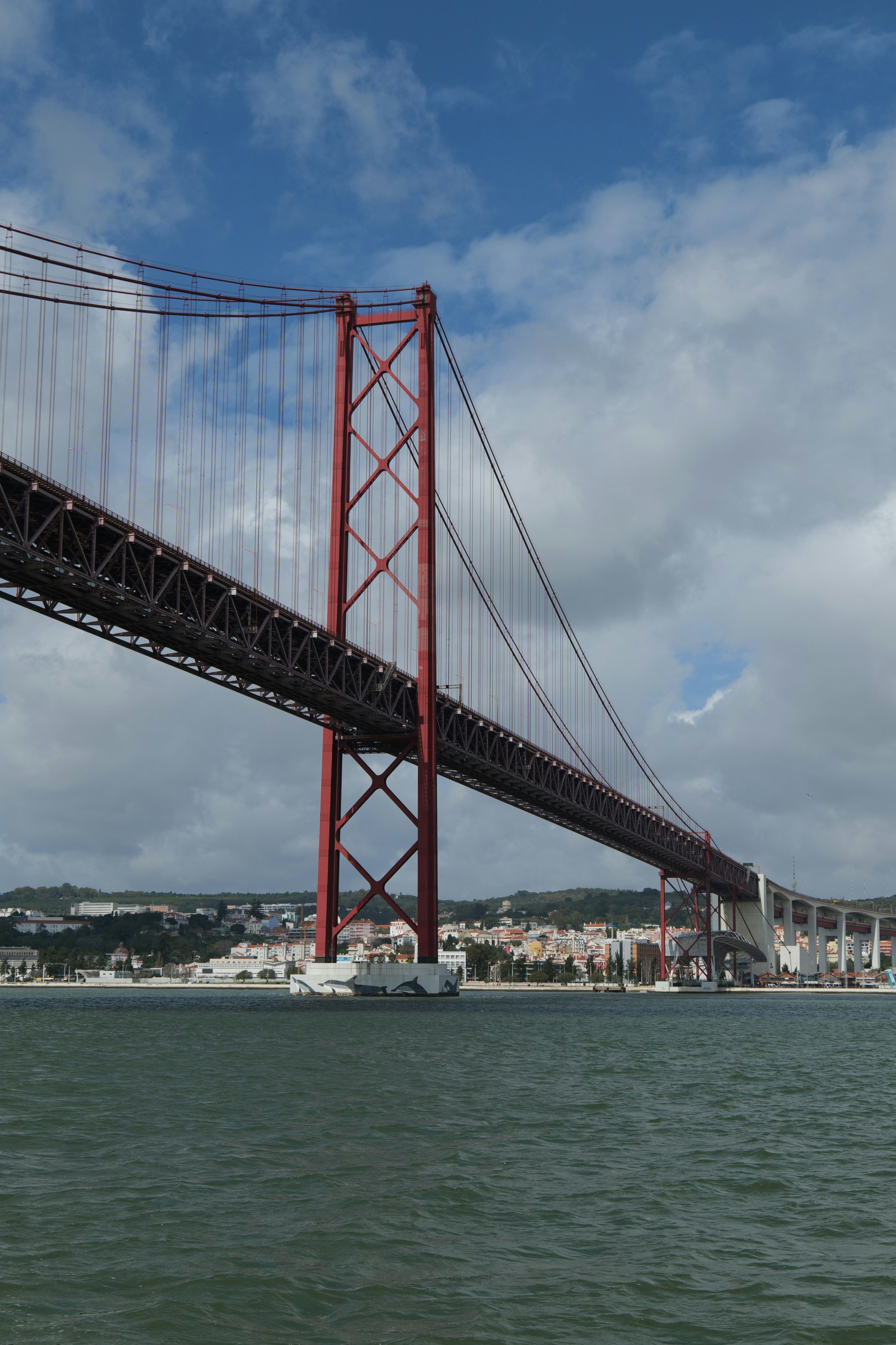 Red Span of Steel: The 25 de Abril Bridge Daring Across the Tagus