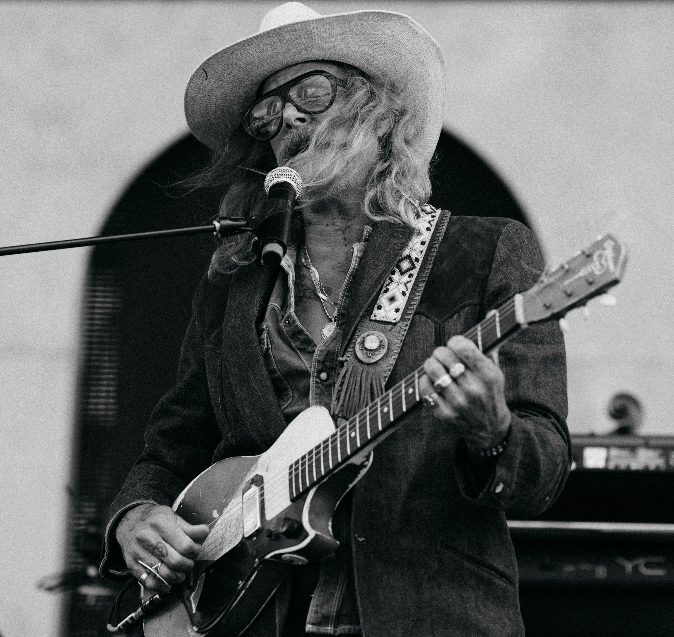 Harmonics Under the Hat: A Blues-Rooner in Focus