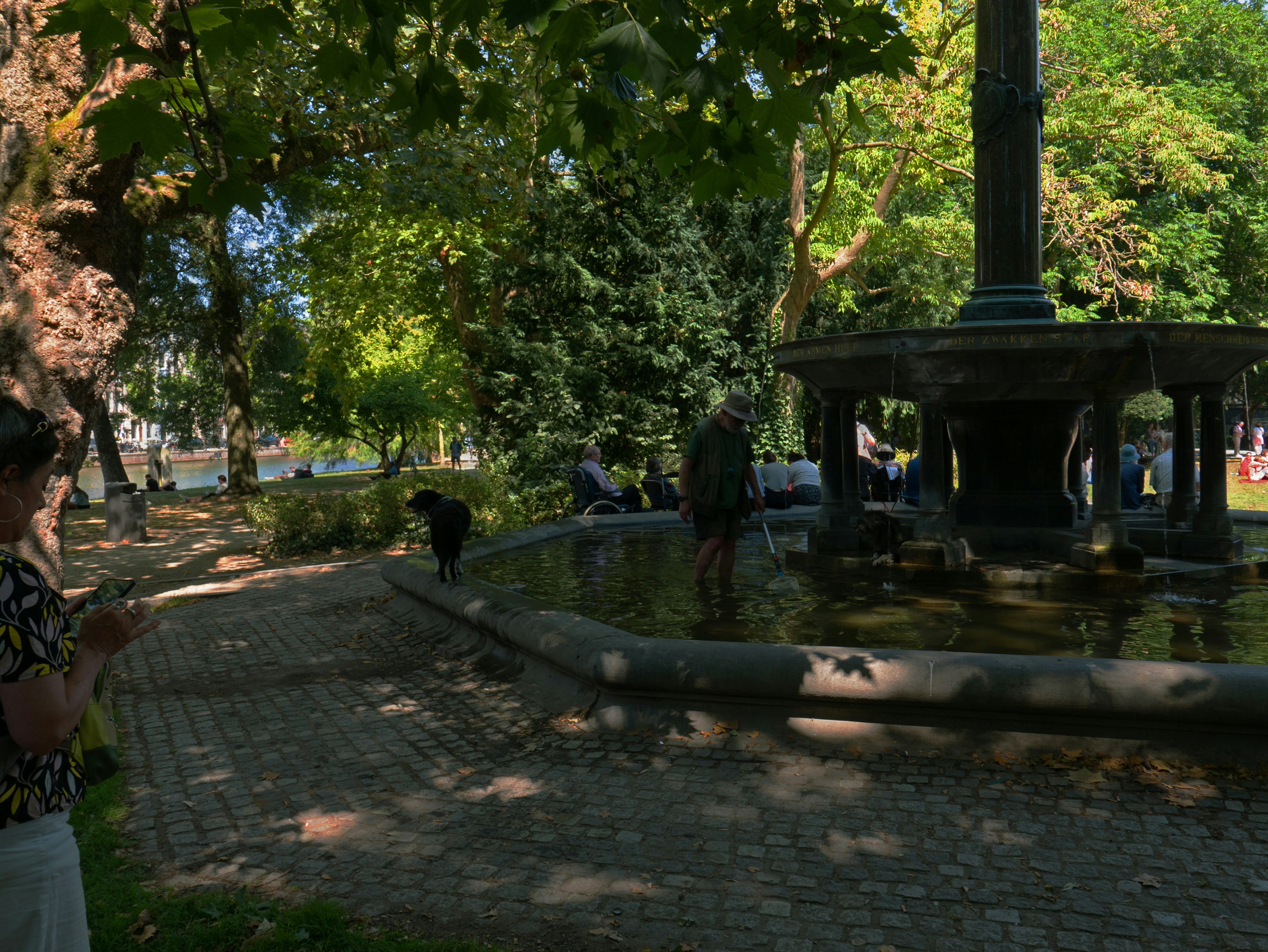 Quiet Courtyard at the Fountain: A Shaded Park Moment
