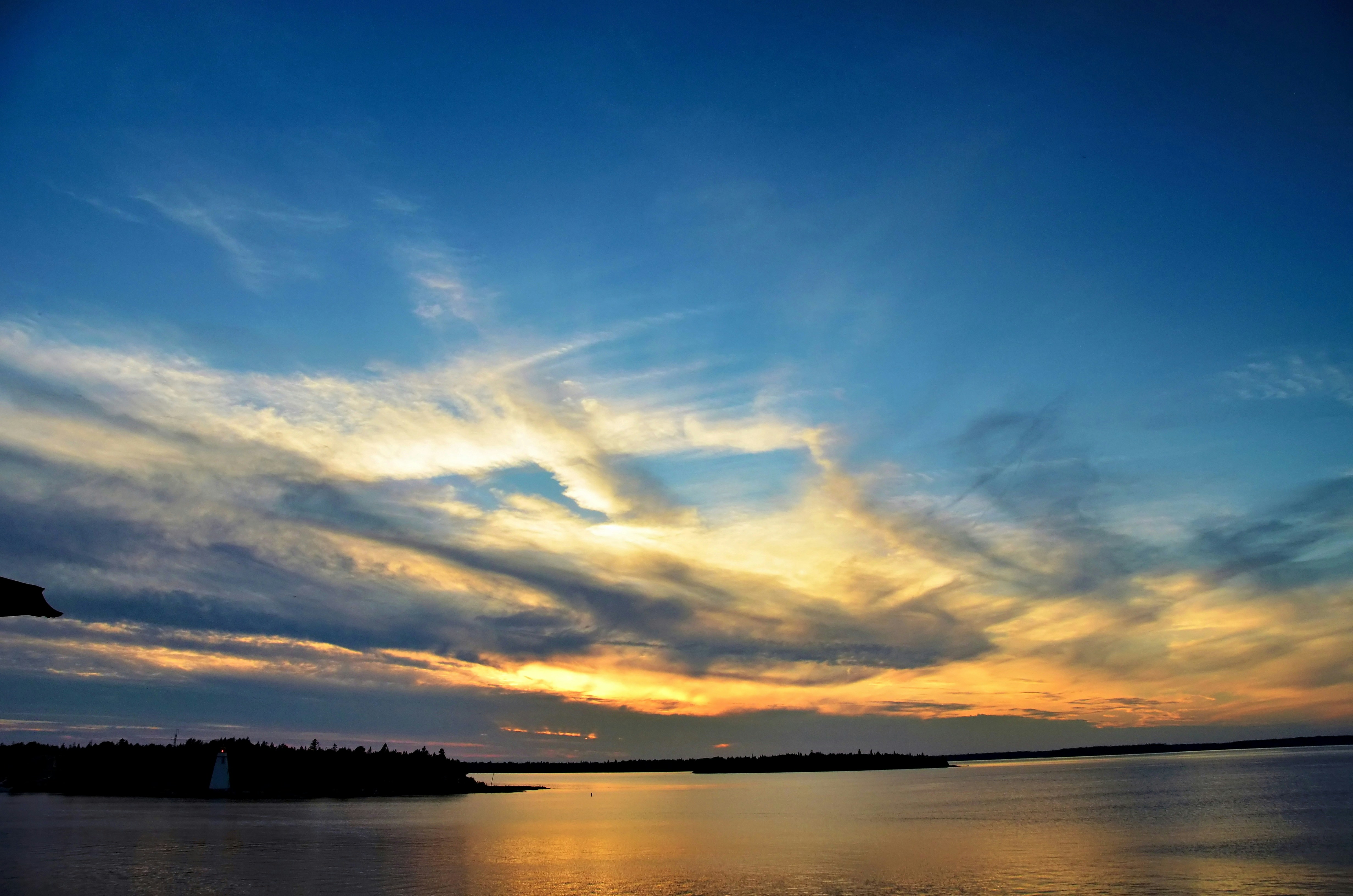 Quiet Horizon: Sunset over a Calm Lake