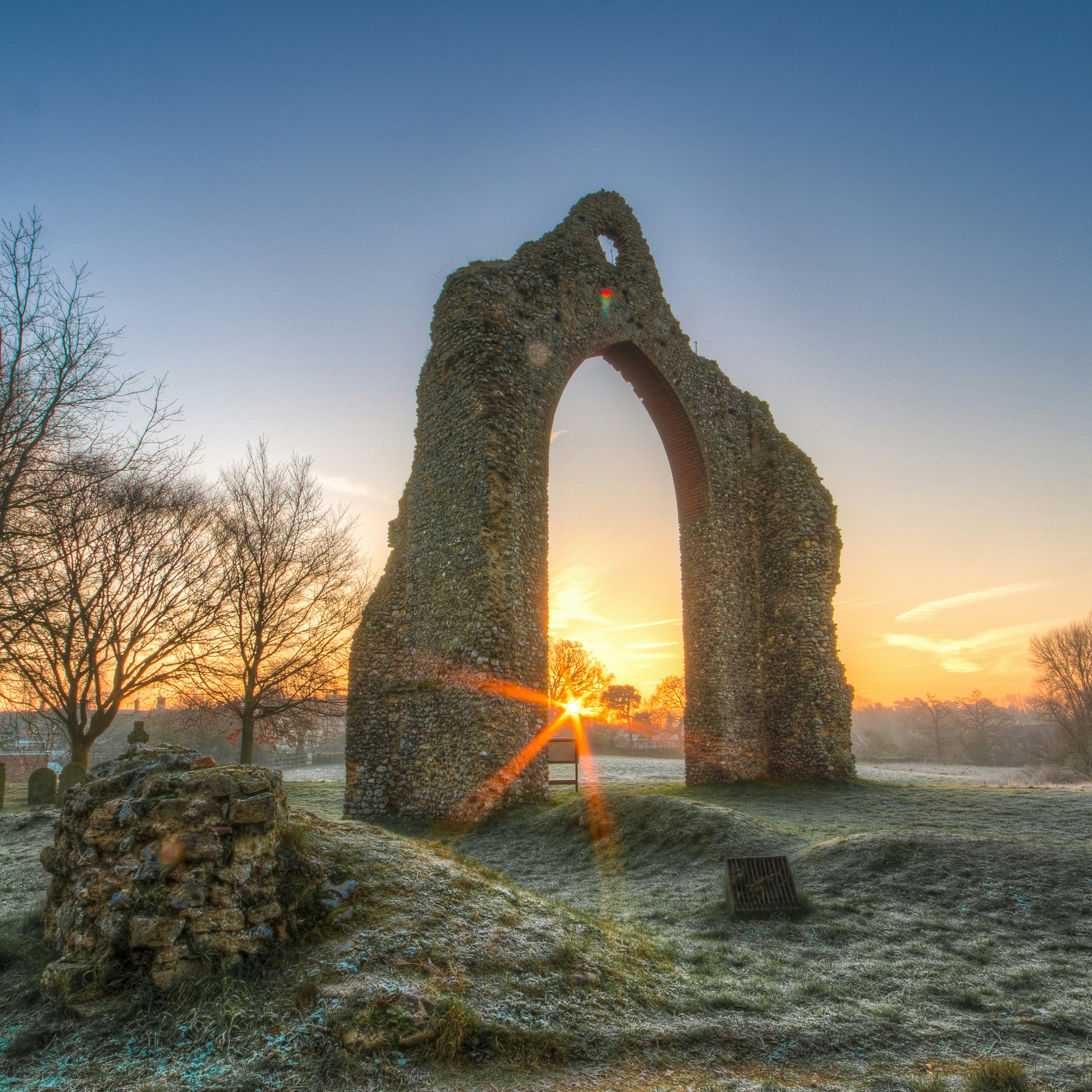 Sunrise Through the Arch: Ruins Embrace the Golden Hour
