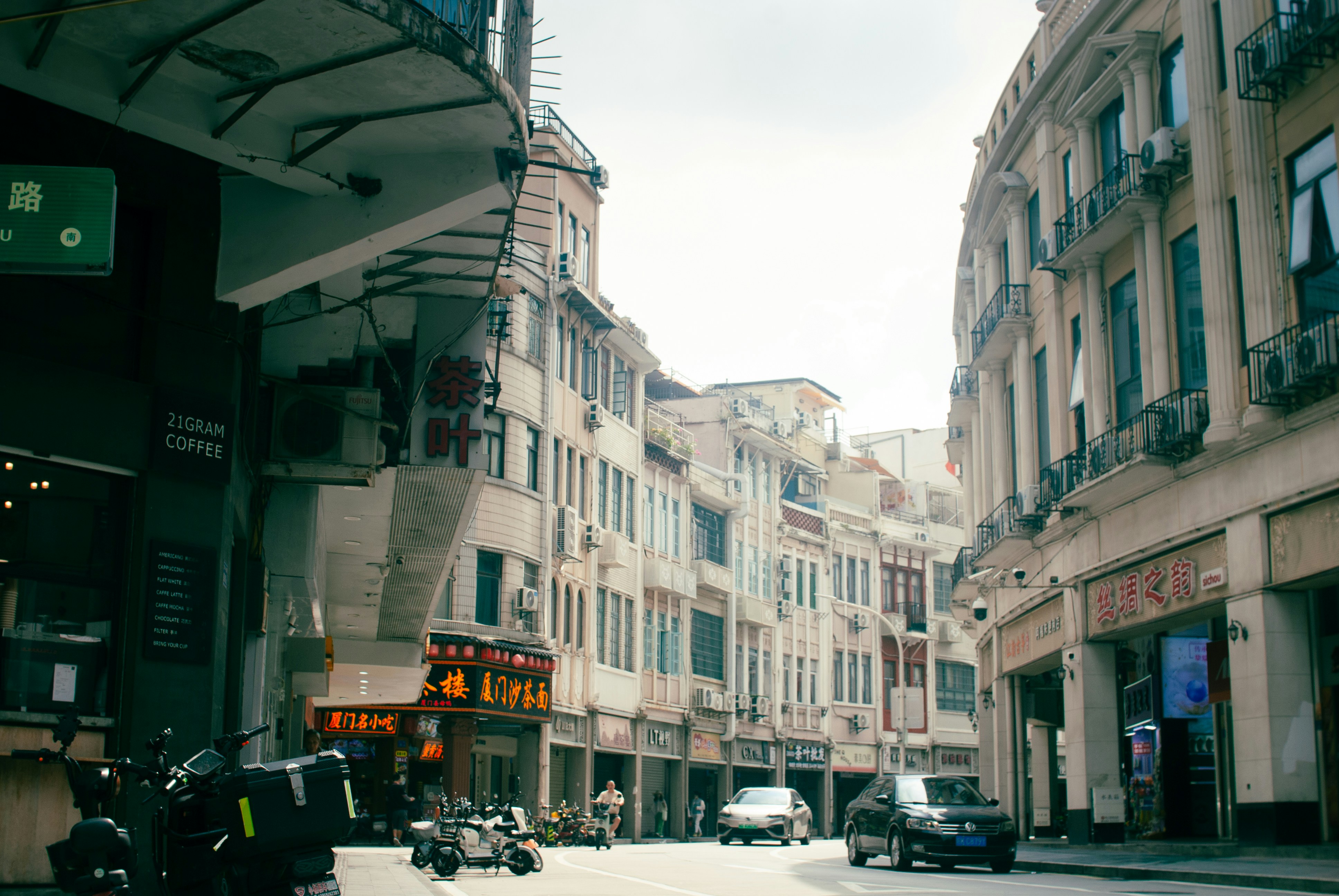 Street Corner Mosaic: A Sunlit Canyon of Balconies and Cars