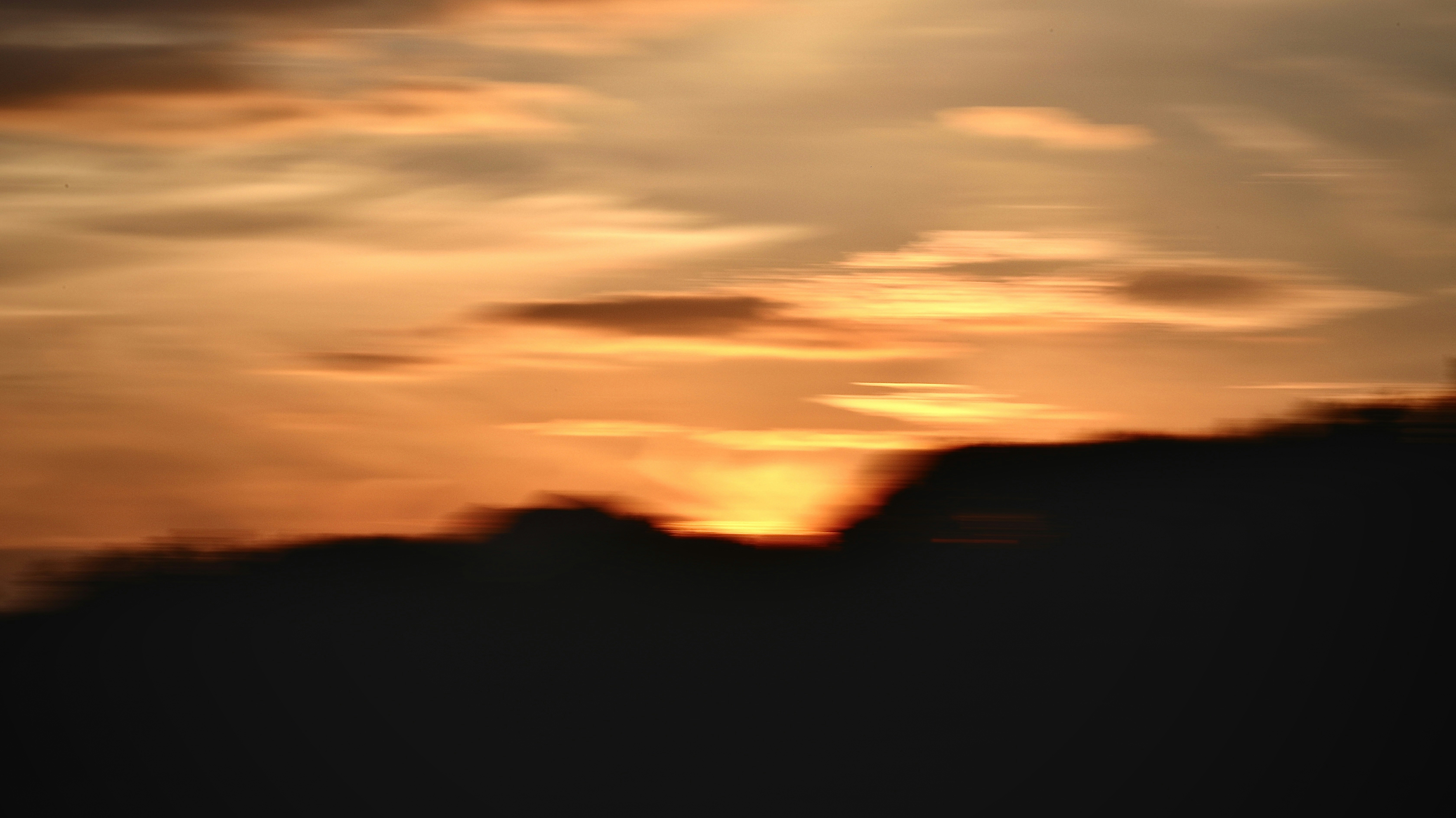Horizon Glow: Quiet Dusk Over a Blurred Ridge